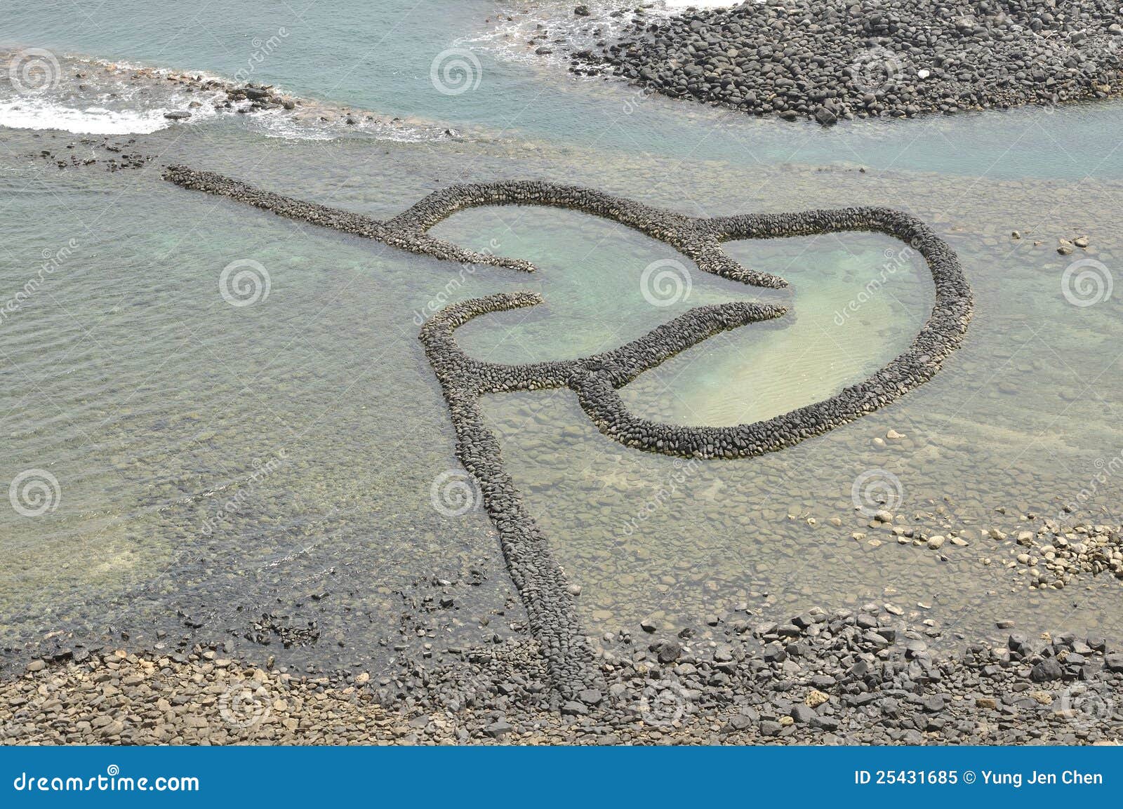 Stone weir stock image. Image of double, yellow, fish - 25431685