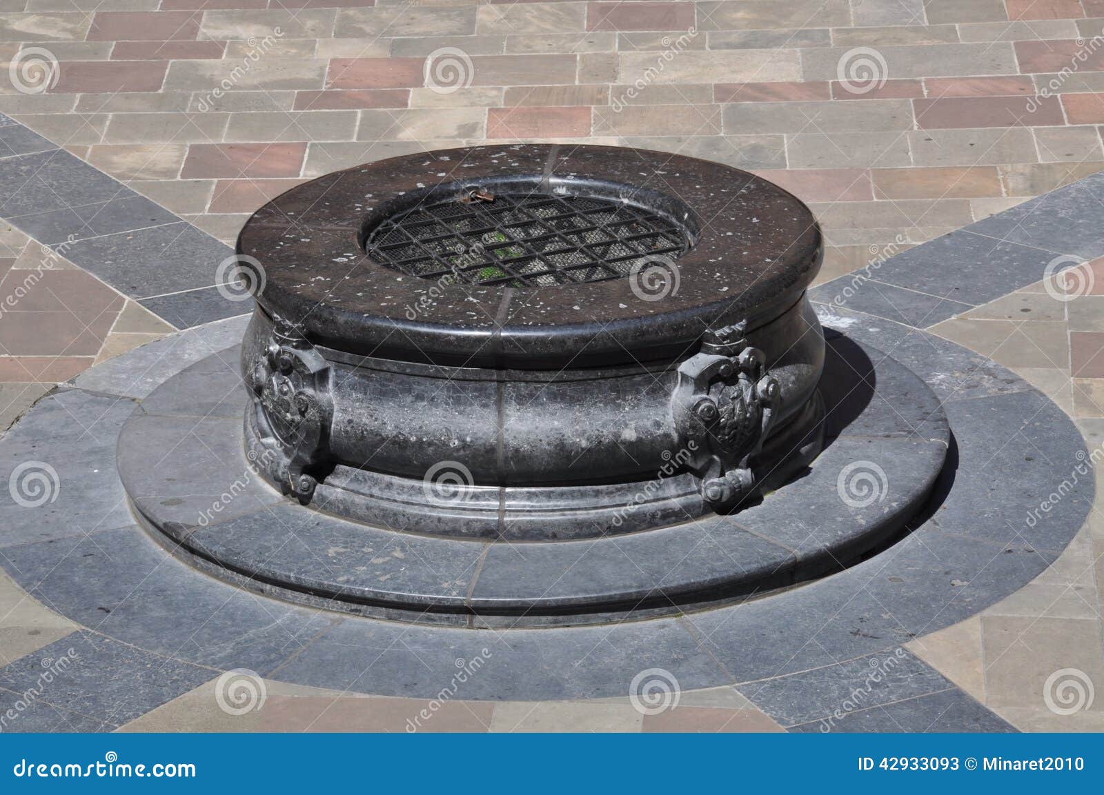 Stone well stock image. Image of tourism, monument, palace - 42933093