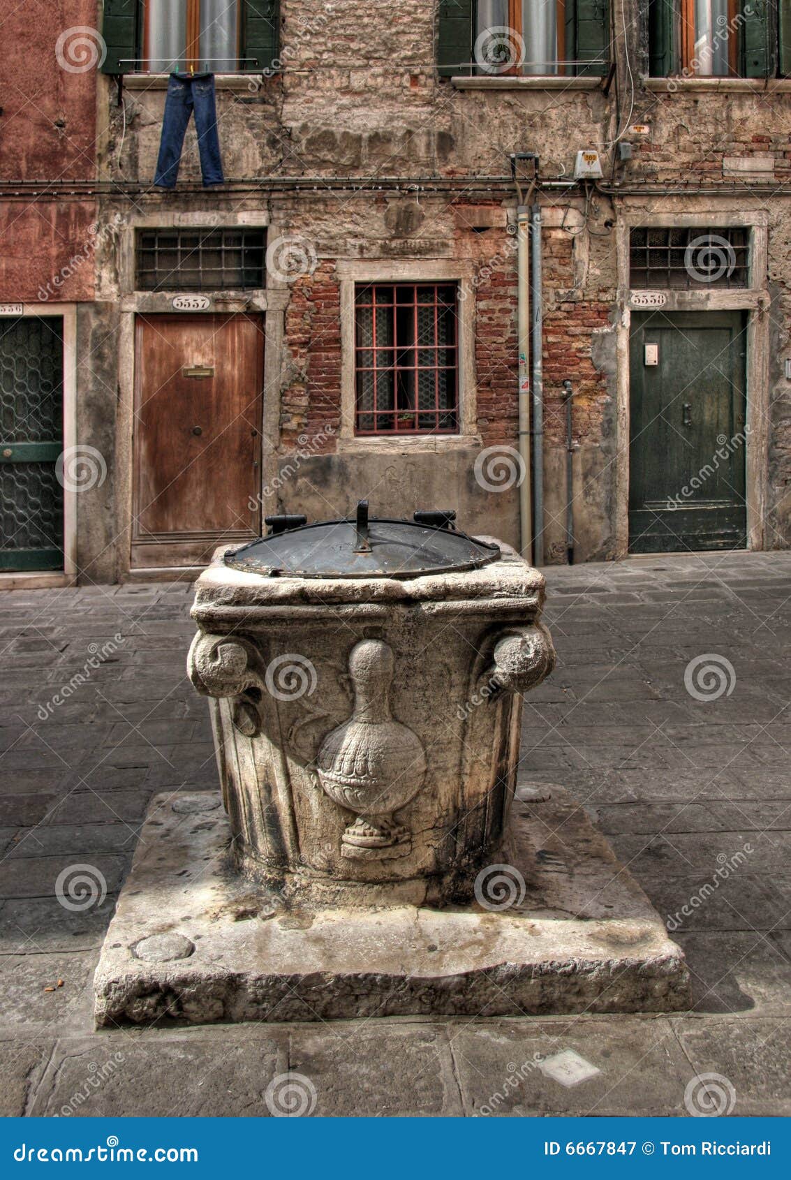 Stone Community Well,Venice Stock Image - Image of ancient, worn: 6667847