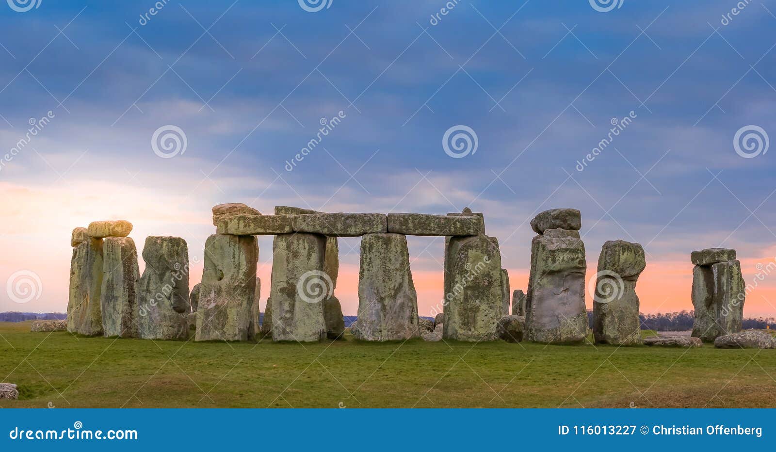 Stonehenge at Dawn stock image. Image of amesbury, tourism - 116013227