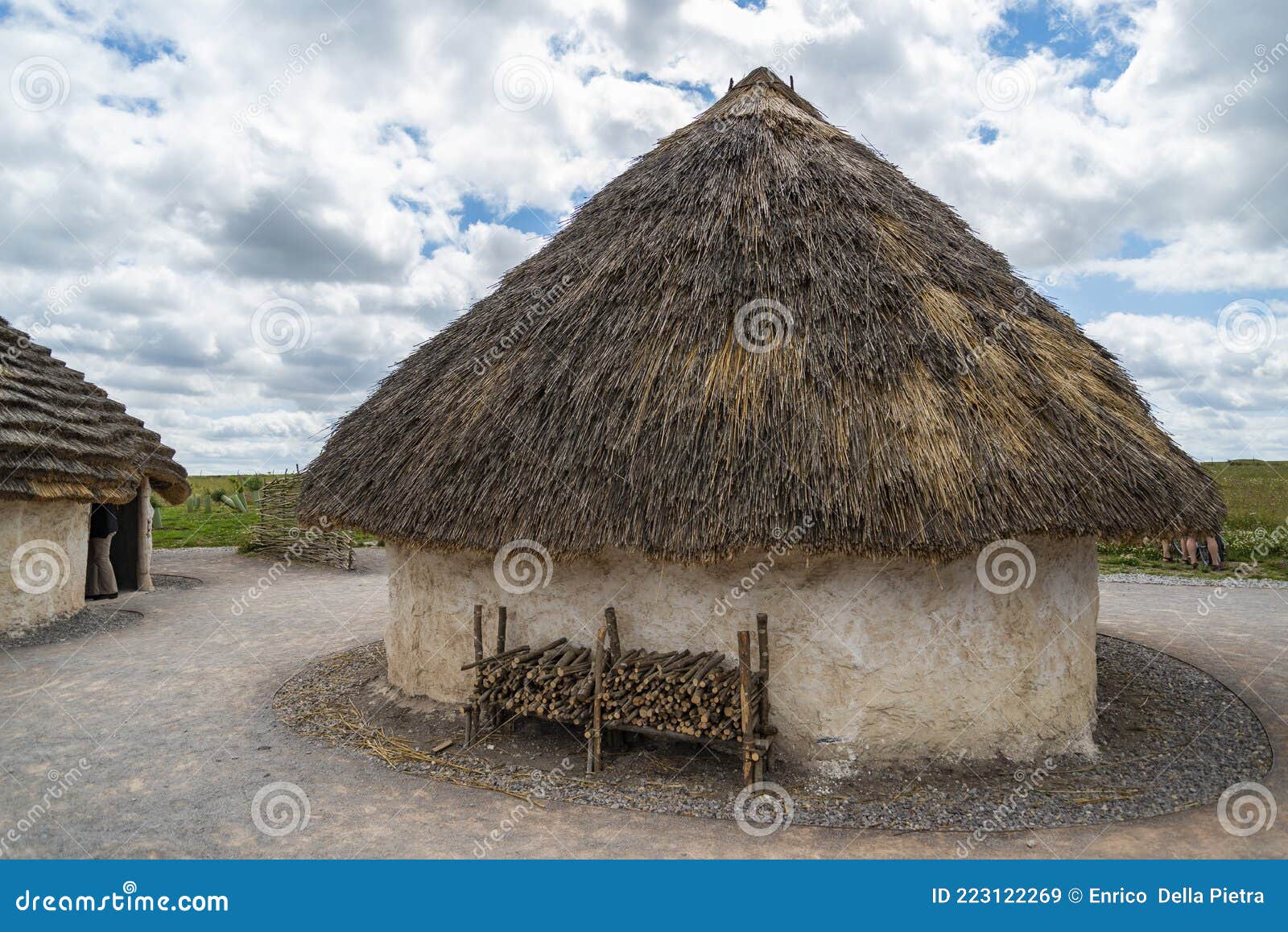 Stonehenge Traditional Mud Hut Replica, in England Stock Image - Image ...