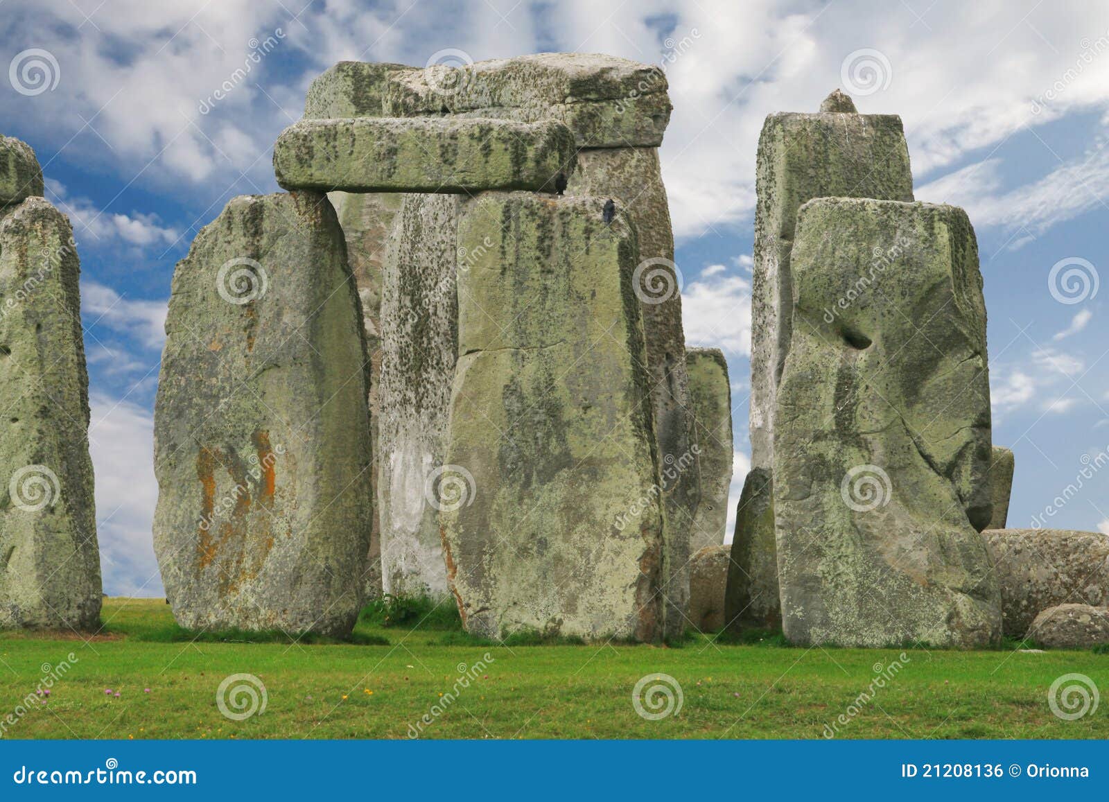 Stonehenge Under a Blue Sky, England Stock Photo - Image of landmark ...