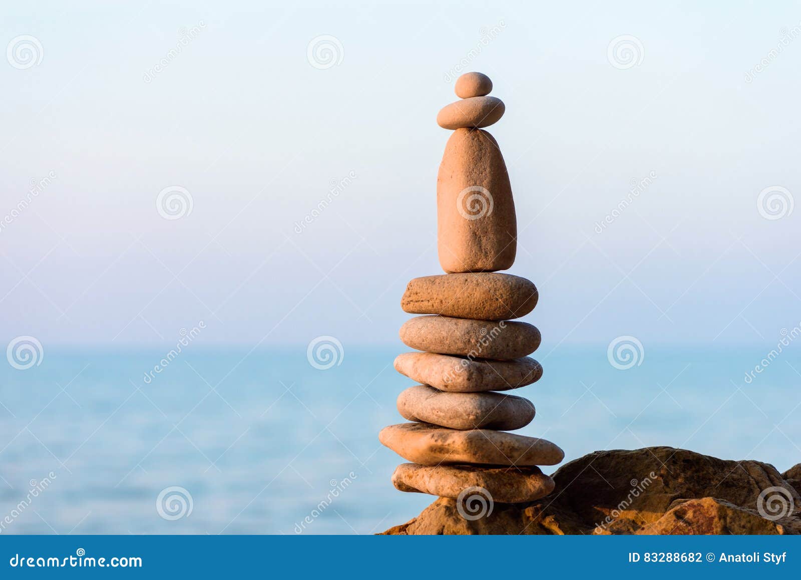 Pyramidal Balance Of Stones Stock Photo | CartoonDealer.com #86807718