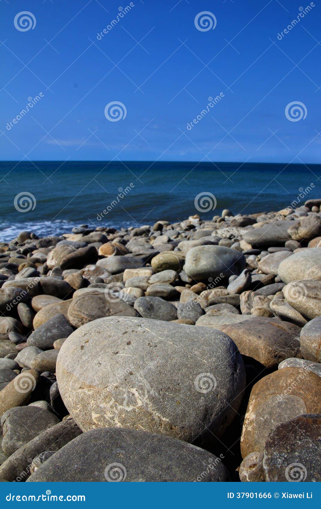 Stones by the Pacific Ocean Taiwan Stock Photo - Image of honeymoon ...