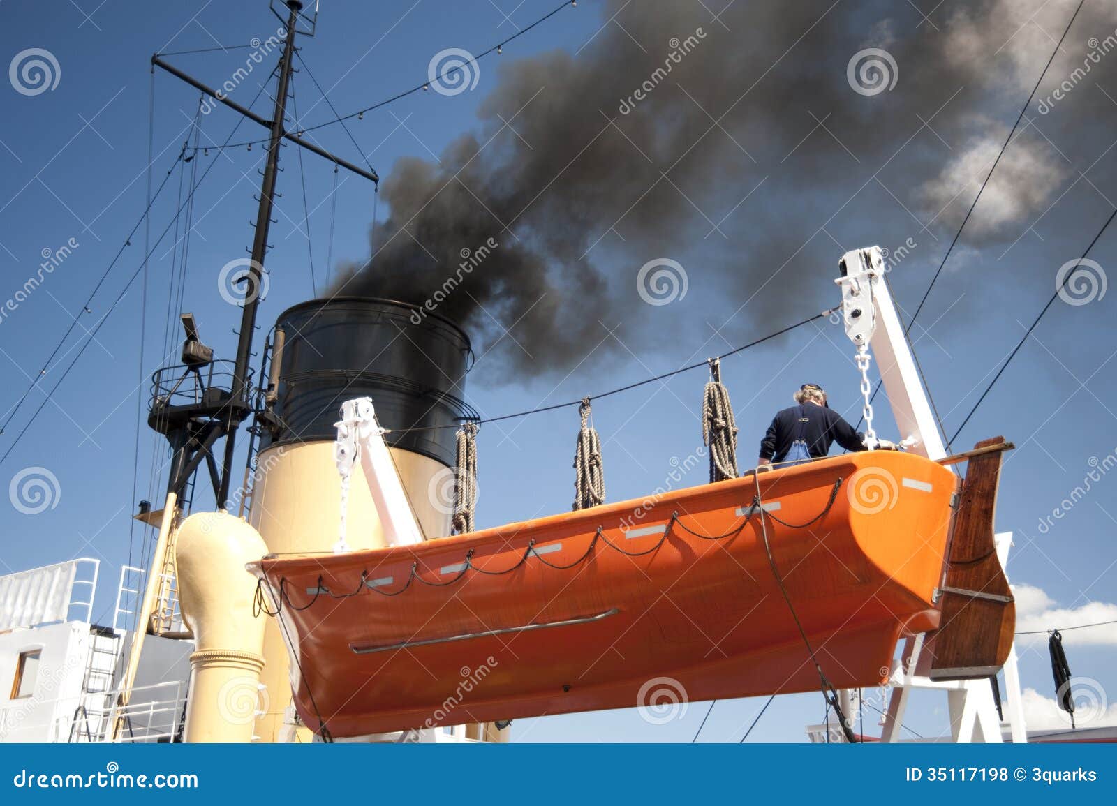 Stoomboot stock foto. Image of neatness, maritiem, reis - 35117198