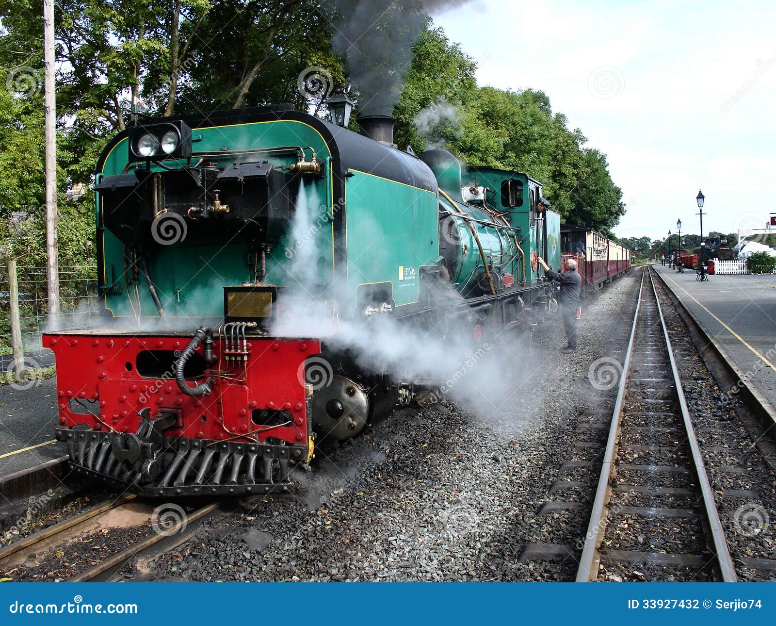 Stoomtrein. redactionele fotografie. Image of ijzer, lijn - 33927432