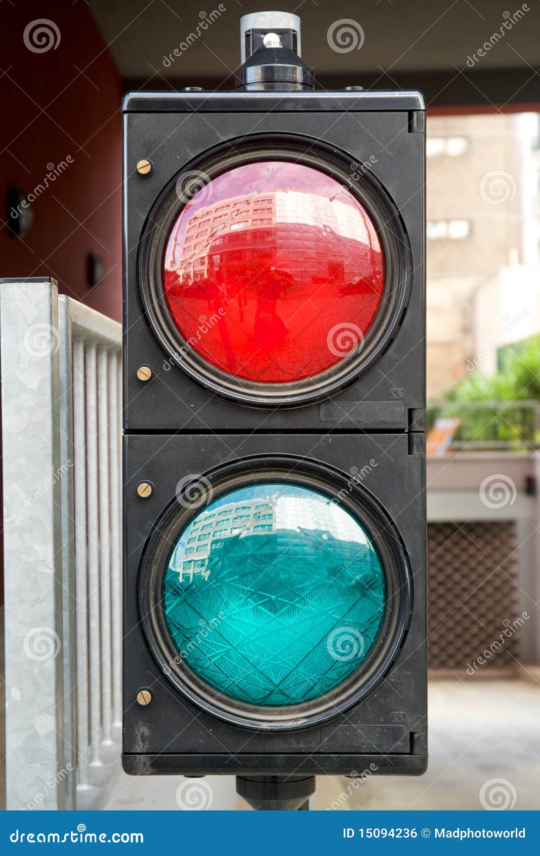 Stop Light Picture. Image: 15094236