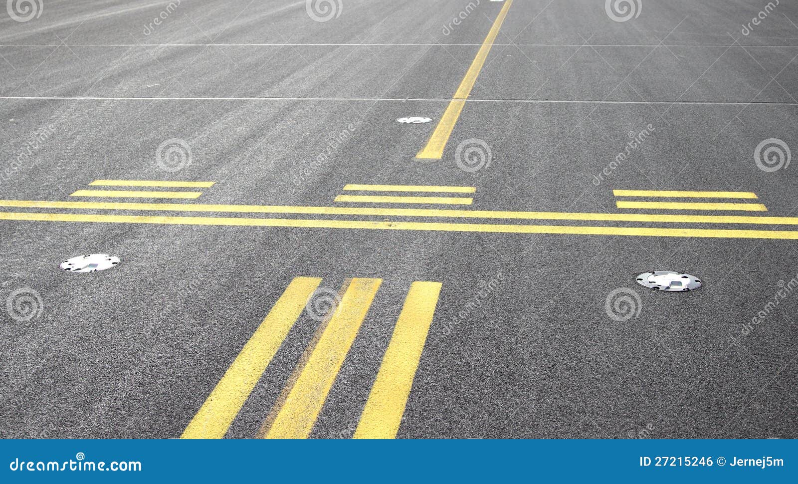 Stop Line Airport Stock Photos - Download 204 Royalty Free Photos