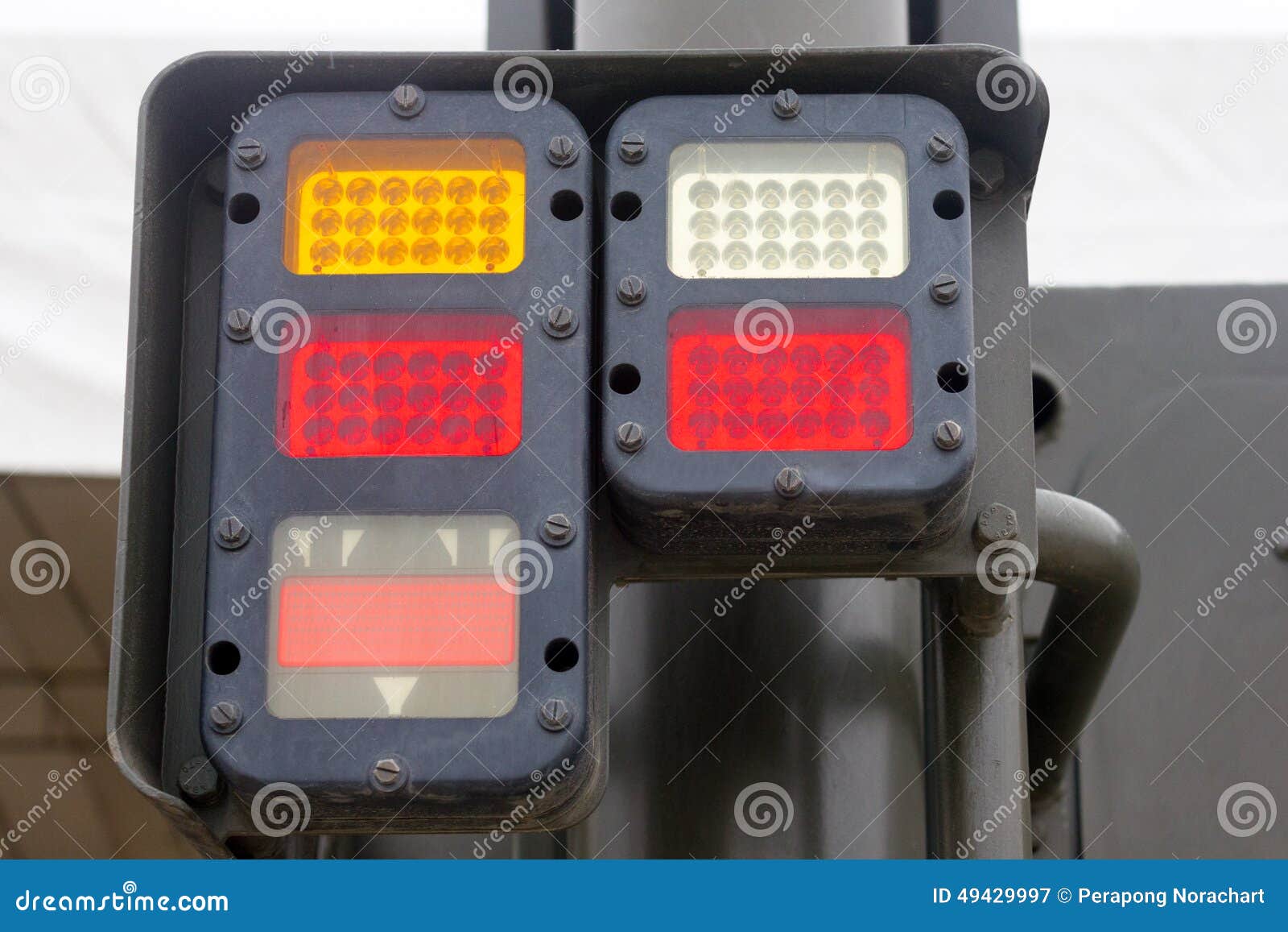 Stoplichten stock afbeelding. Image of geel, lamp, koplamp - 49429997