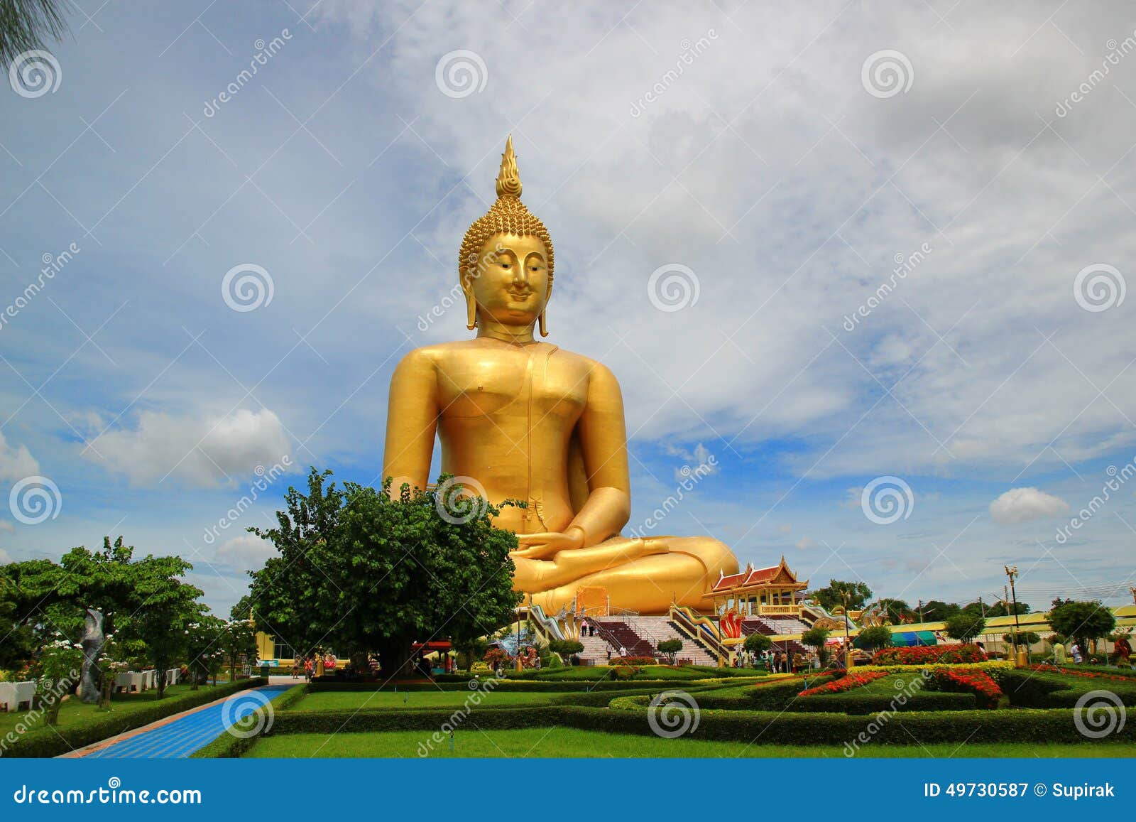 Stor buddha staty fotografering för bildbyråer. Bild av askfat - 49730587