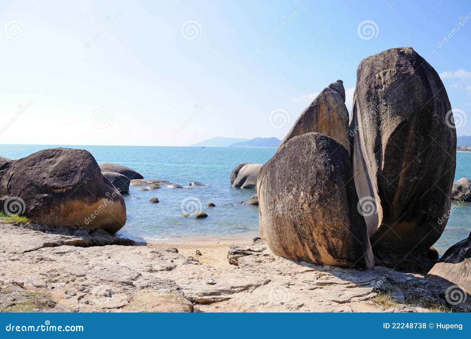 Stor sten för strand arkivfoto. Bild av palmer, natur - 22248738