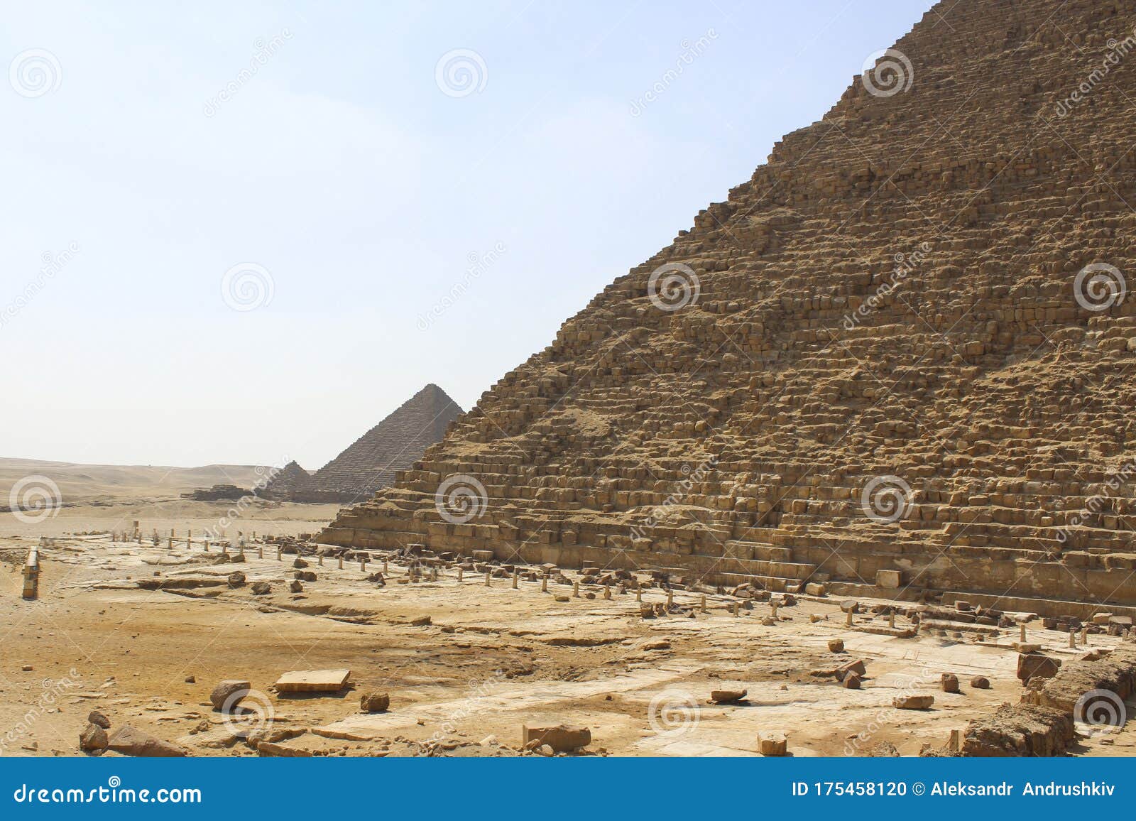 Stora pyramider arkivfoto. Bild av gammalt, fördärva - 175458120