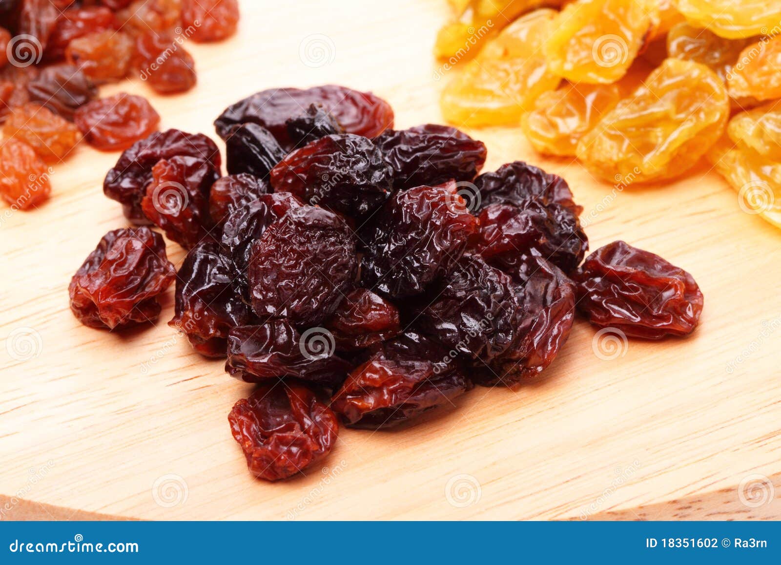 Stora russin arkivfoto. Bild av torrt, organiskt, färg - 18351602