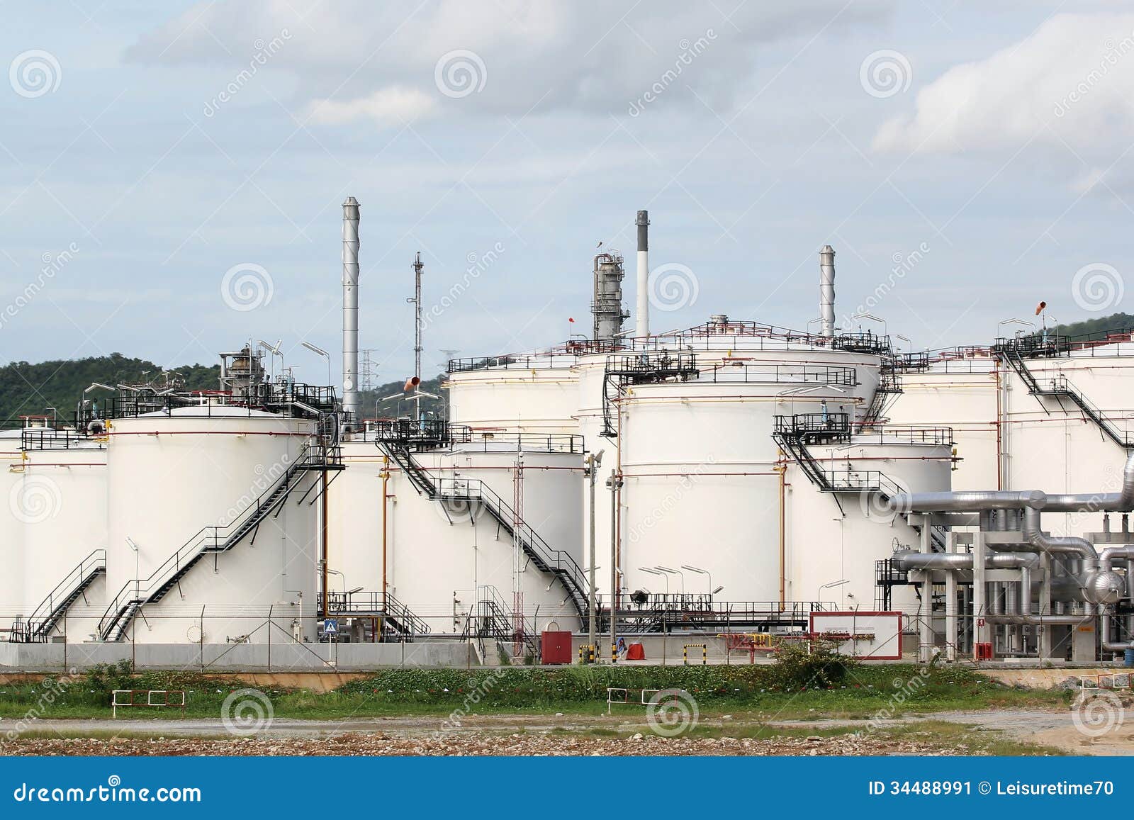 Storage oil tanks stock image. Image of plant, global - 34488991