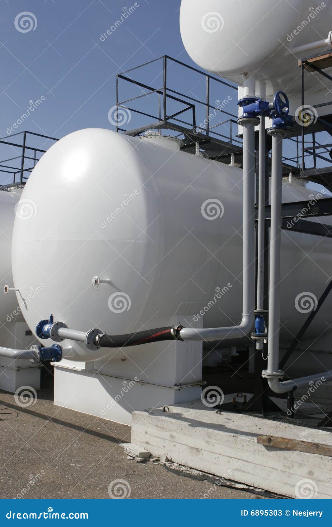 Storage Tanks and Pipelines Stock Image - Image of technology, gasoline ...
