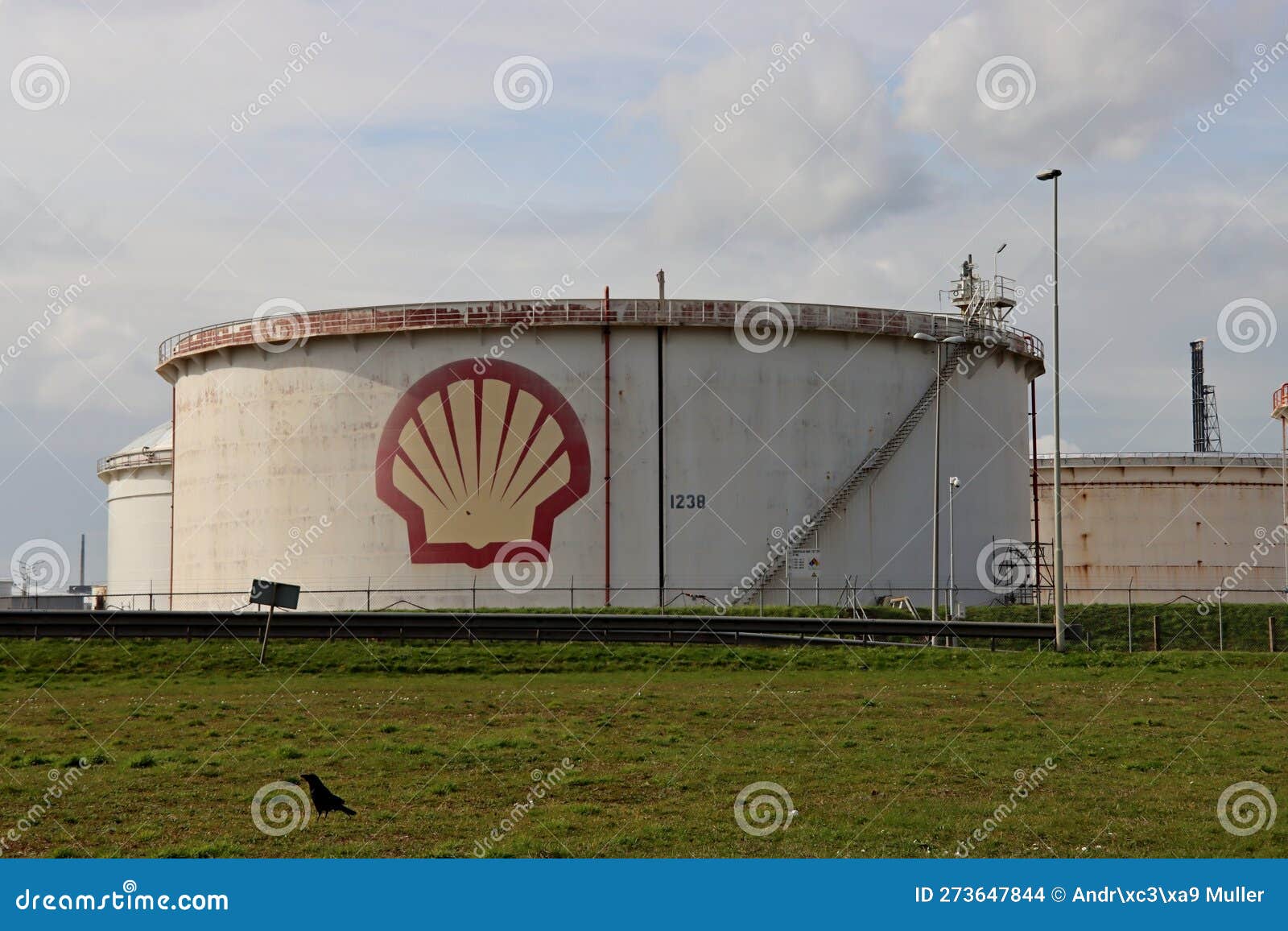 Storage Tanks at Shell in Pernis in the Port of Rotterdam Editorial ...