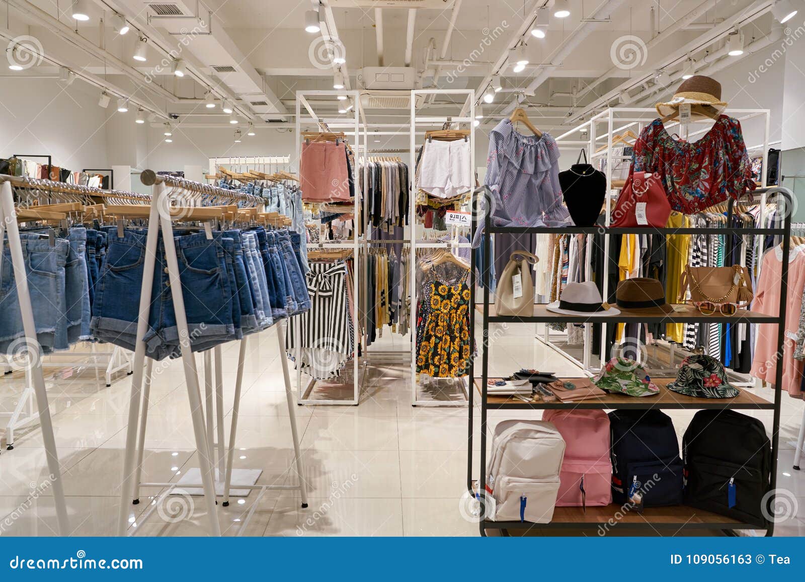 A store in Busan editorial stock photo. Image of modern - 109056163