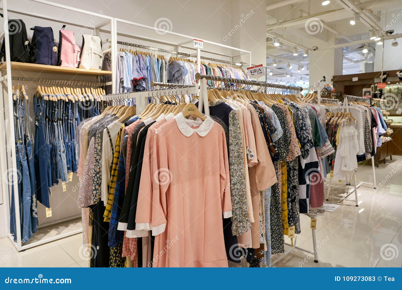 A store in Busan editorial stock photo. Image of retail - 109273083