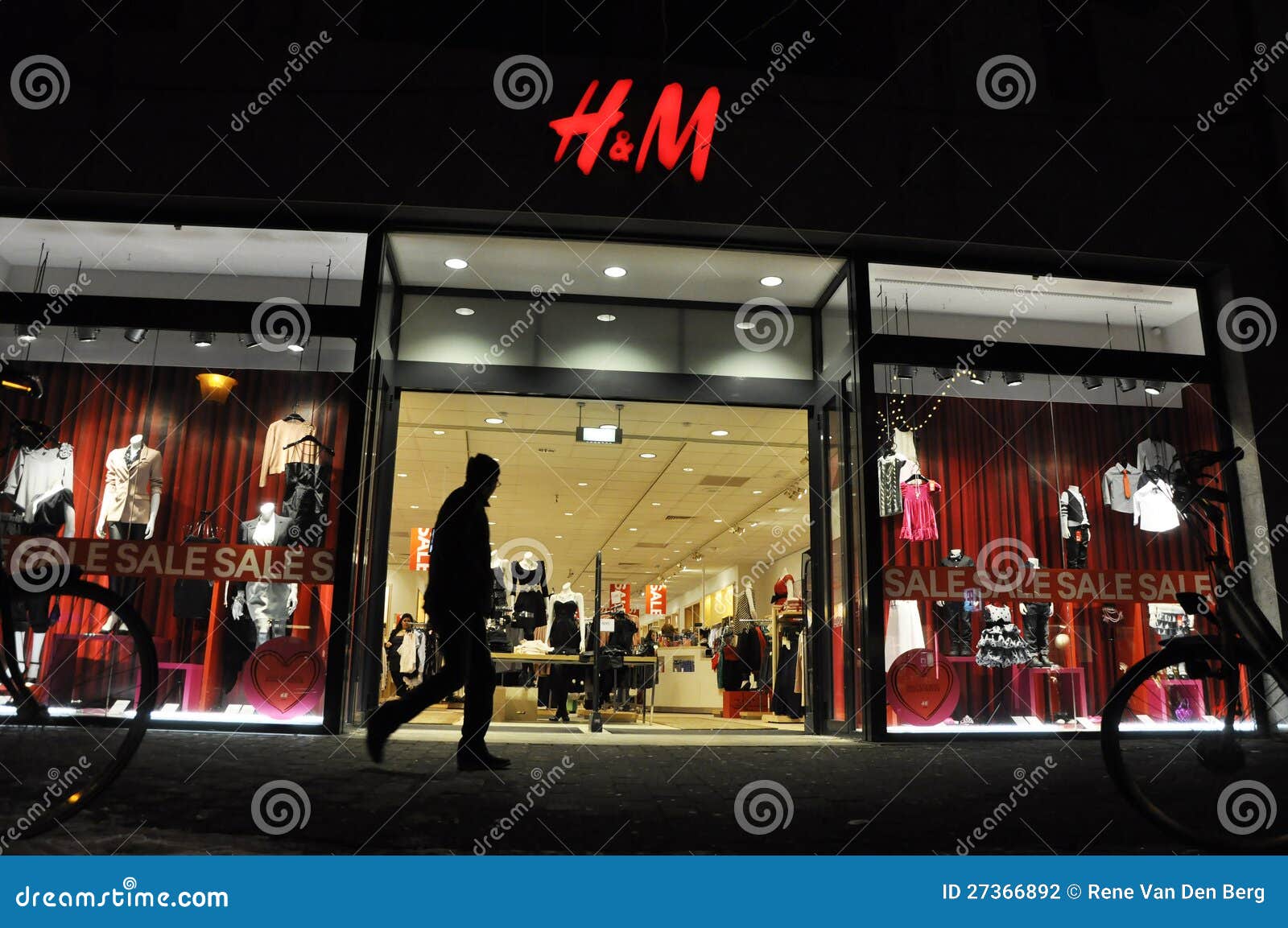 Storefront at night editorial photography. Image of shopping - 27366892