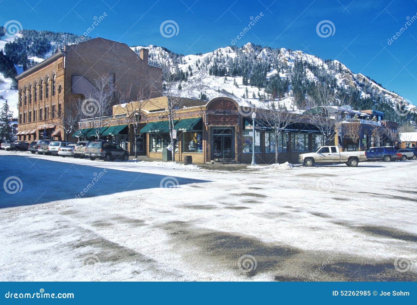 Storefronts and Ski Slope in the Town of Aspen, Colorado Editorial ...