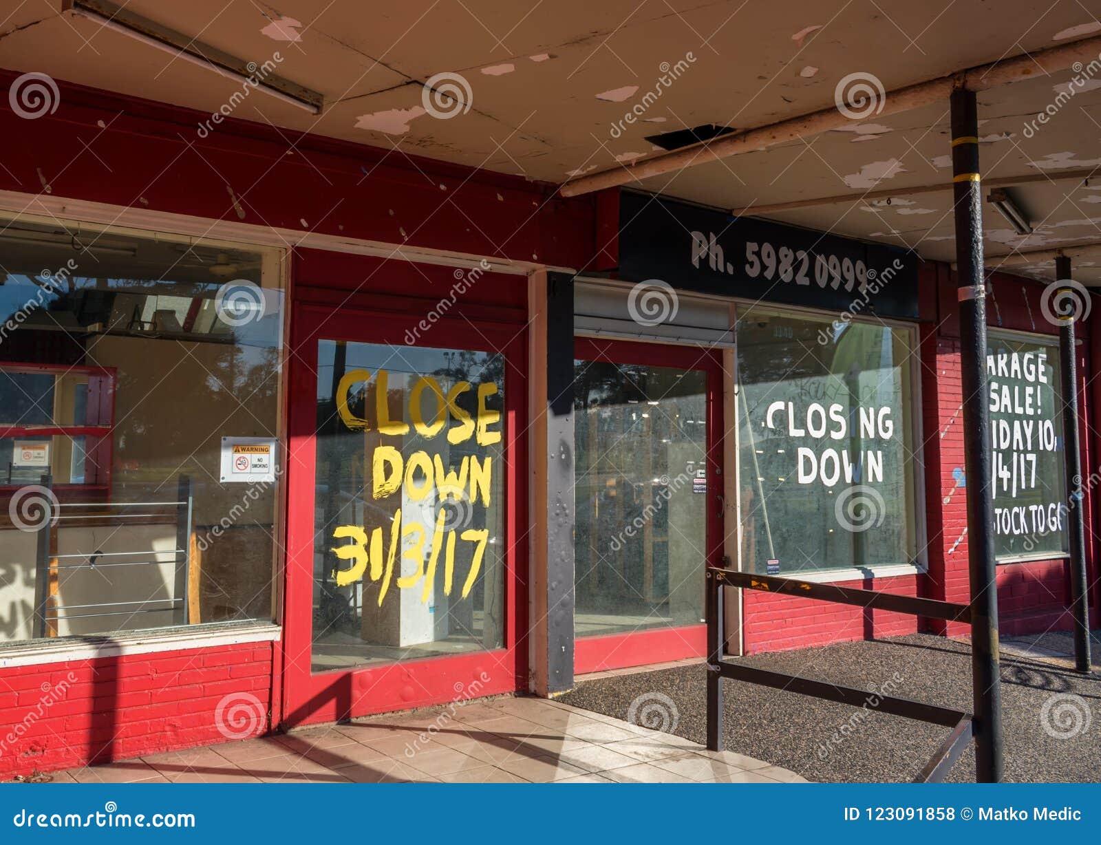 Stores are out of business editorial stock photo. Image of bankruptcy ...