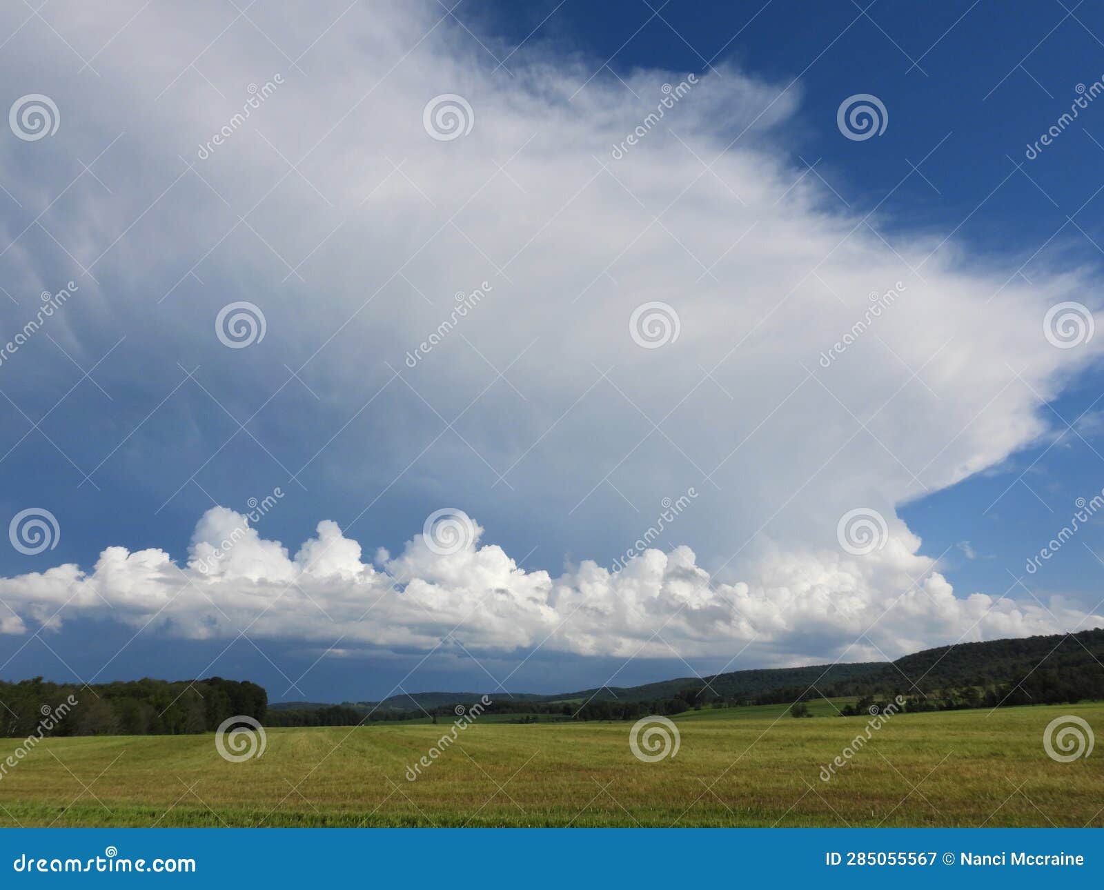 Rain Storm Clouds Move To the Southeast Summer Sky Stock Image - Image ...