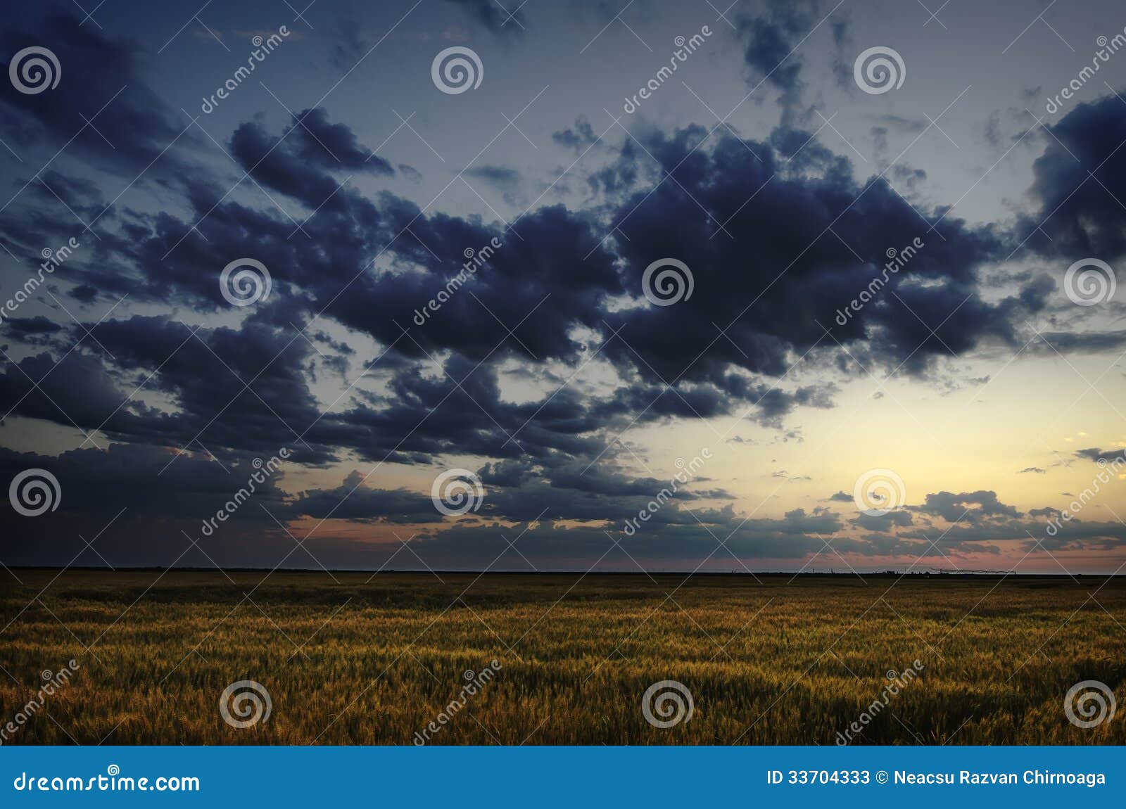 Storm clouds over field stock image. Image of land, harvest - 33704333