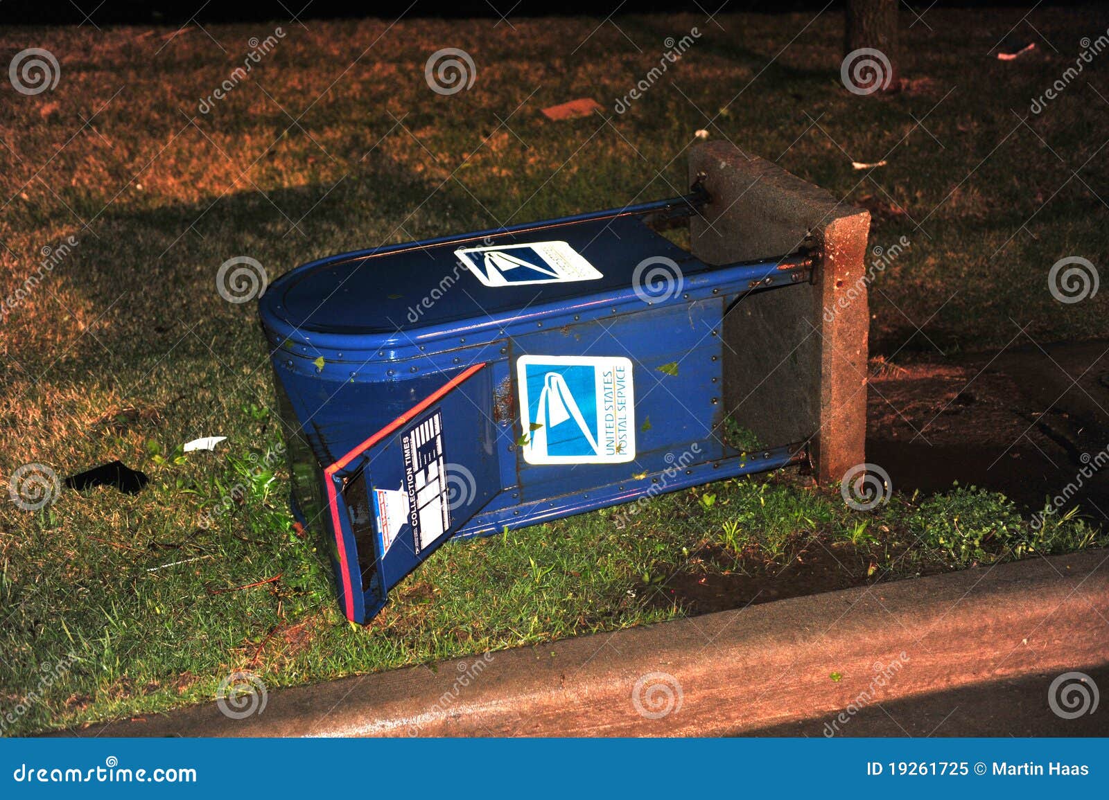 Storm damaged mailbox editorial image. Image of night - 19261725