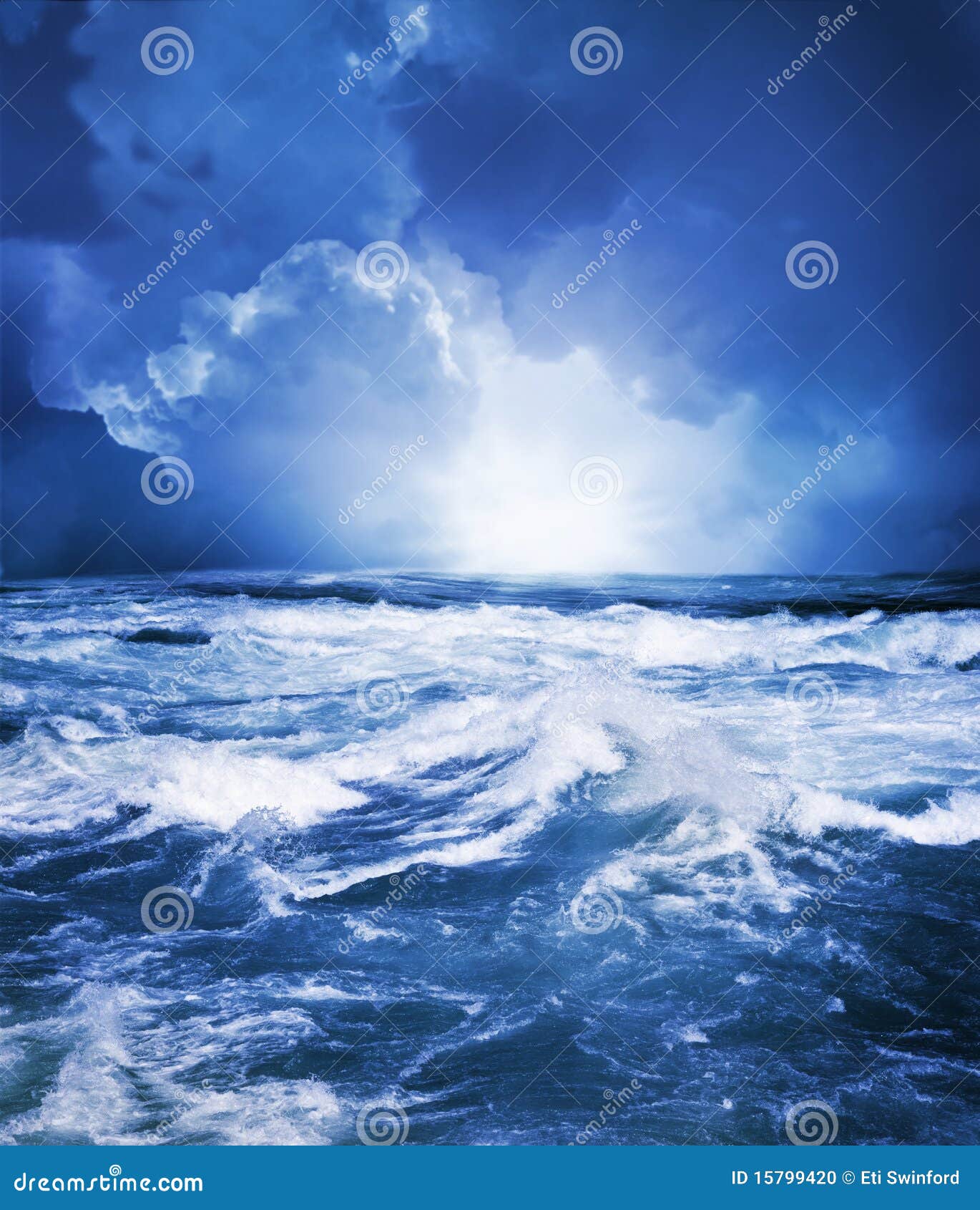 Stormigt hav arkivfoto. Bild av horisont, lampa, aktuellt - 15799420