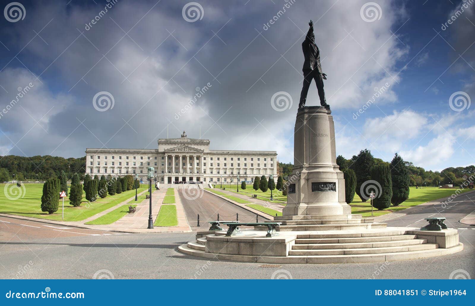 Stormont stock afbeelding. Image of blauw, grijs, gras - 88041851