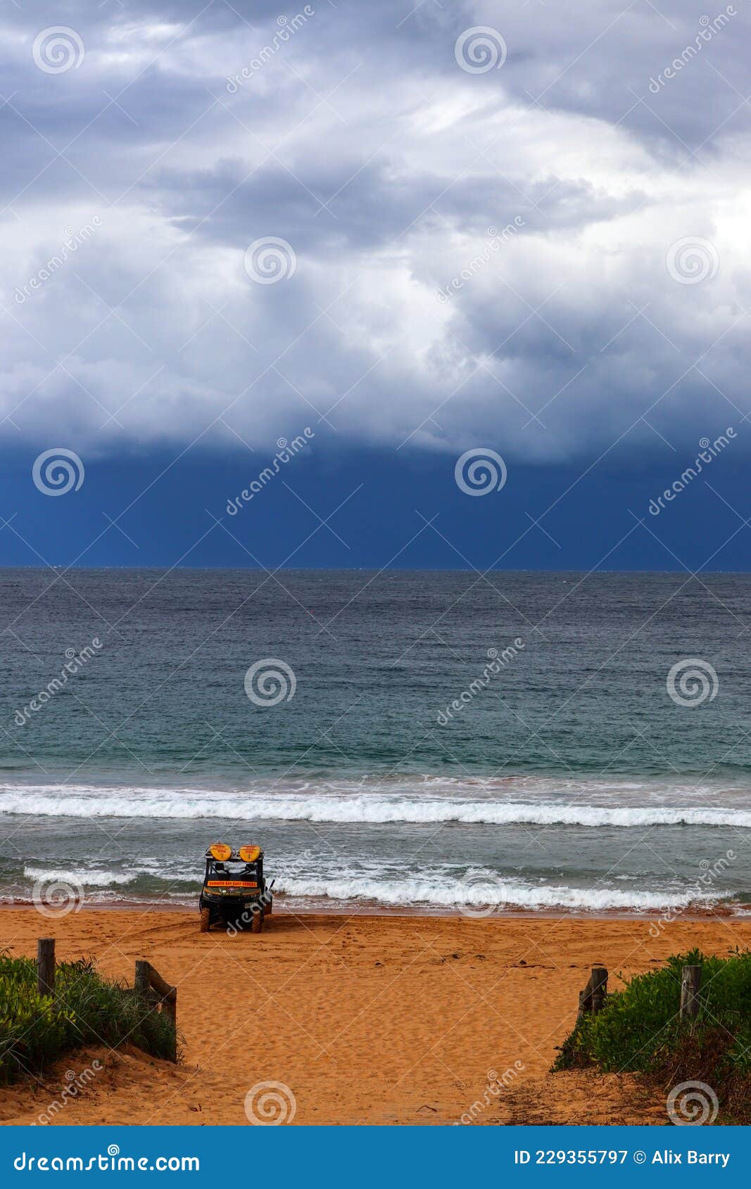 Stormy Sky at Beach in Summer Bay, Australia Editorial Photography ...