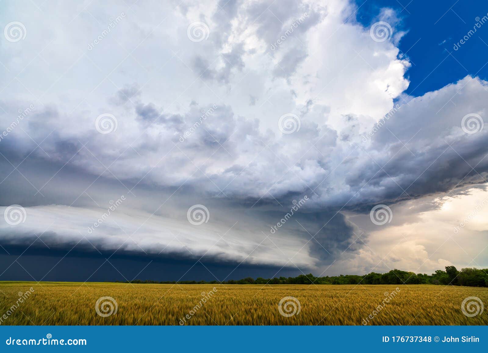 Stormy Sky and Shelf Cloud Ahead of a Thunderstorm Stock Photo - Image ...