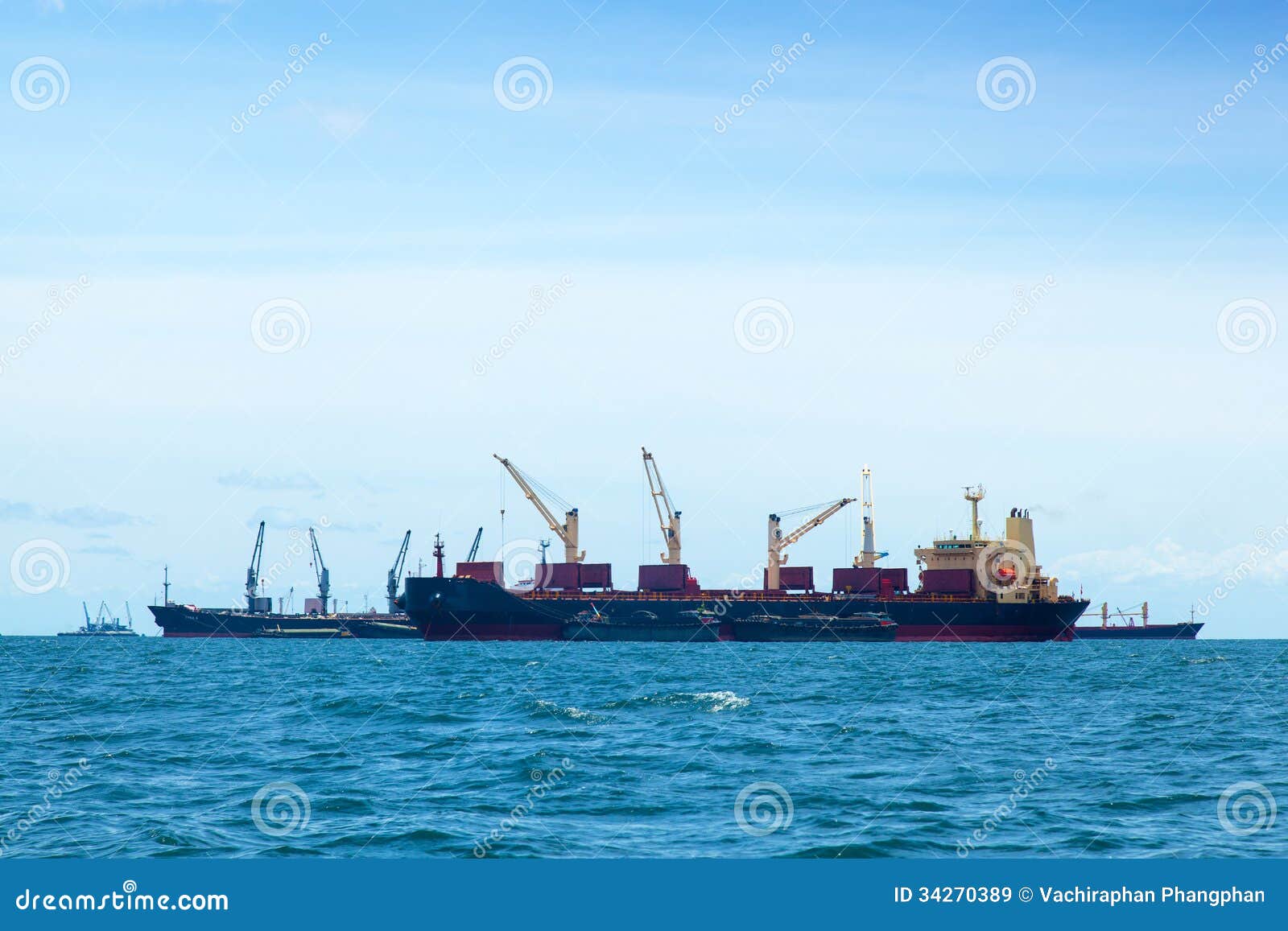 Stort lastfartyg. fotografering för bildbyråer. Bild av industriellt ...