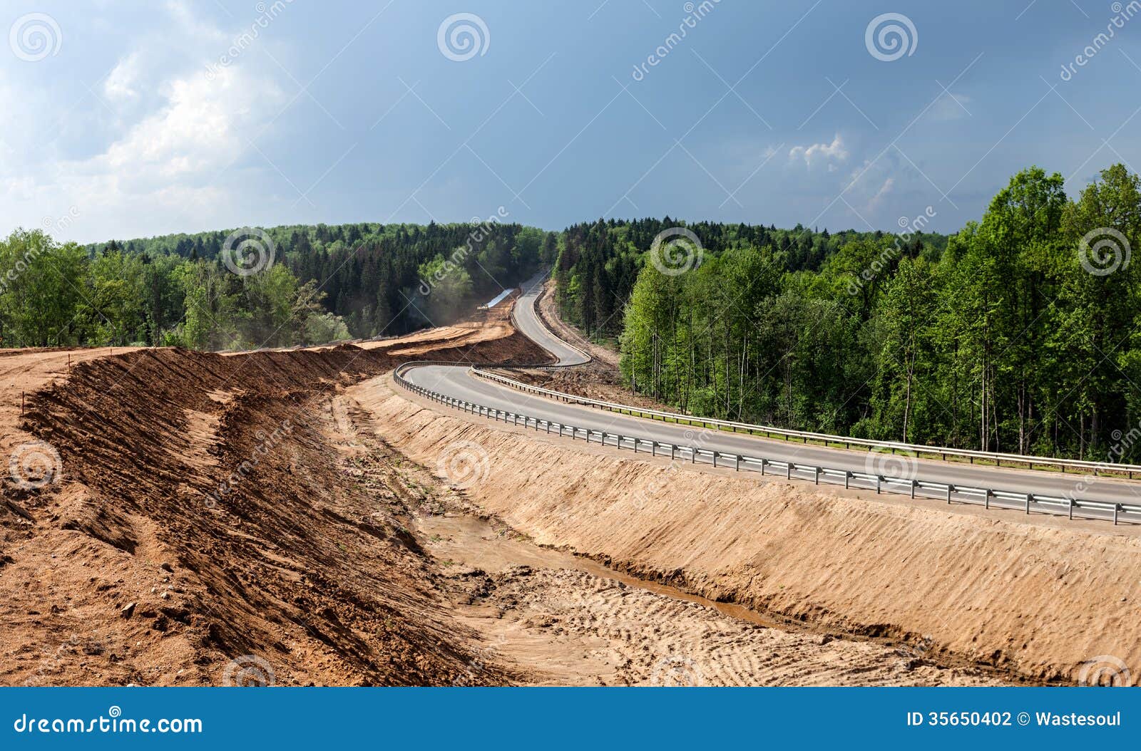 Straßenbau stockfoto. Bild von blau, asphalt, arbeit - 35650402
