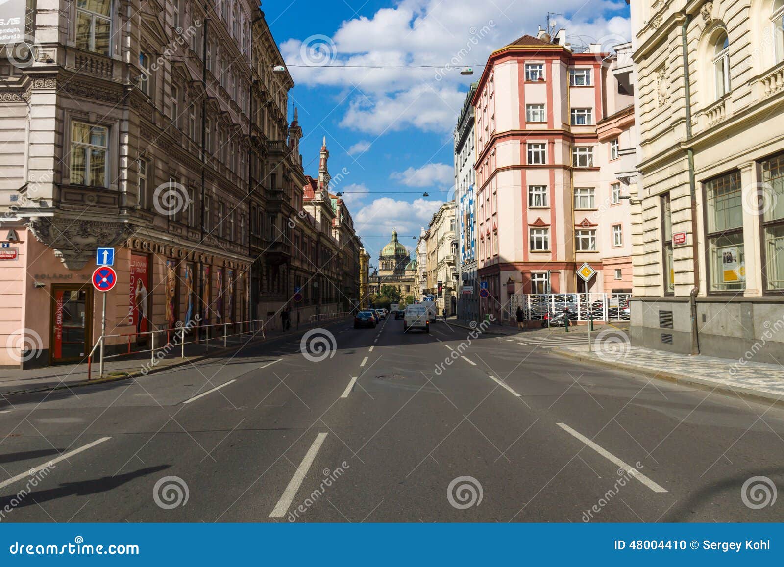 Straat En Het Dagelijkse Leven Van De Stad Redactionele Afbeelding ...
