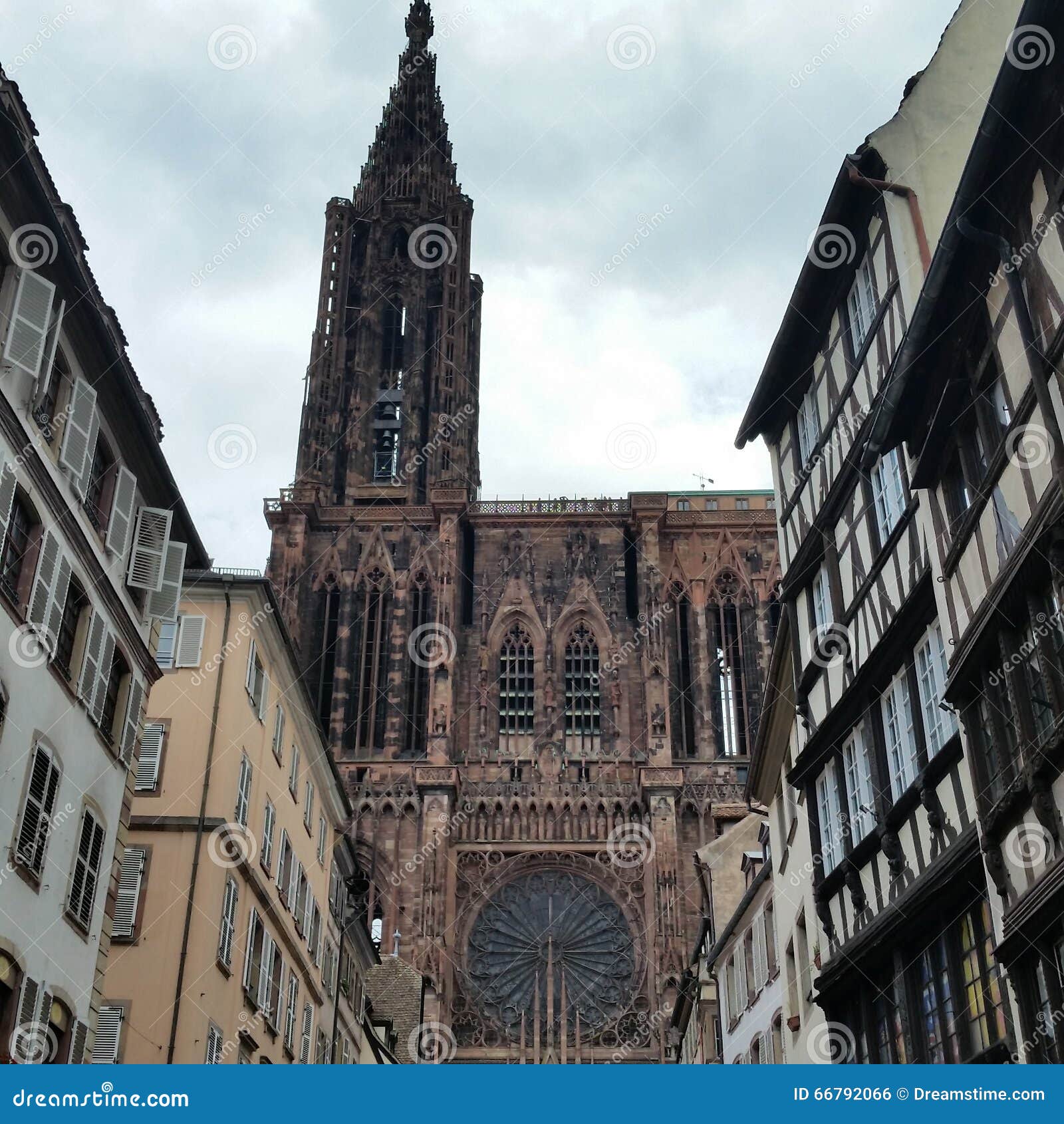 Straatsburg stock foto. Image of straatsburg, donker - 66792066