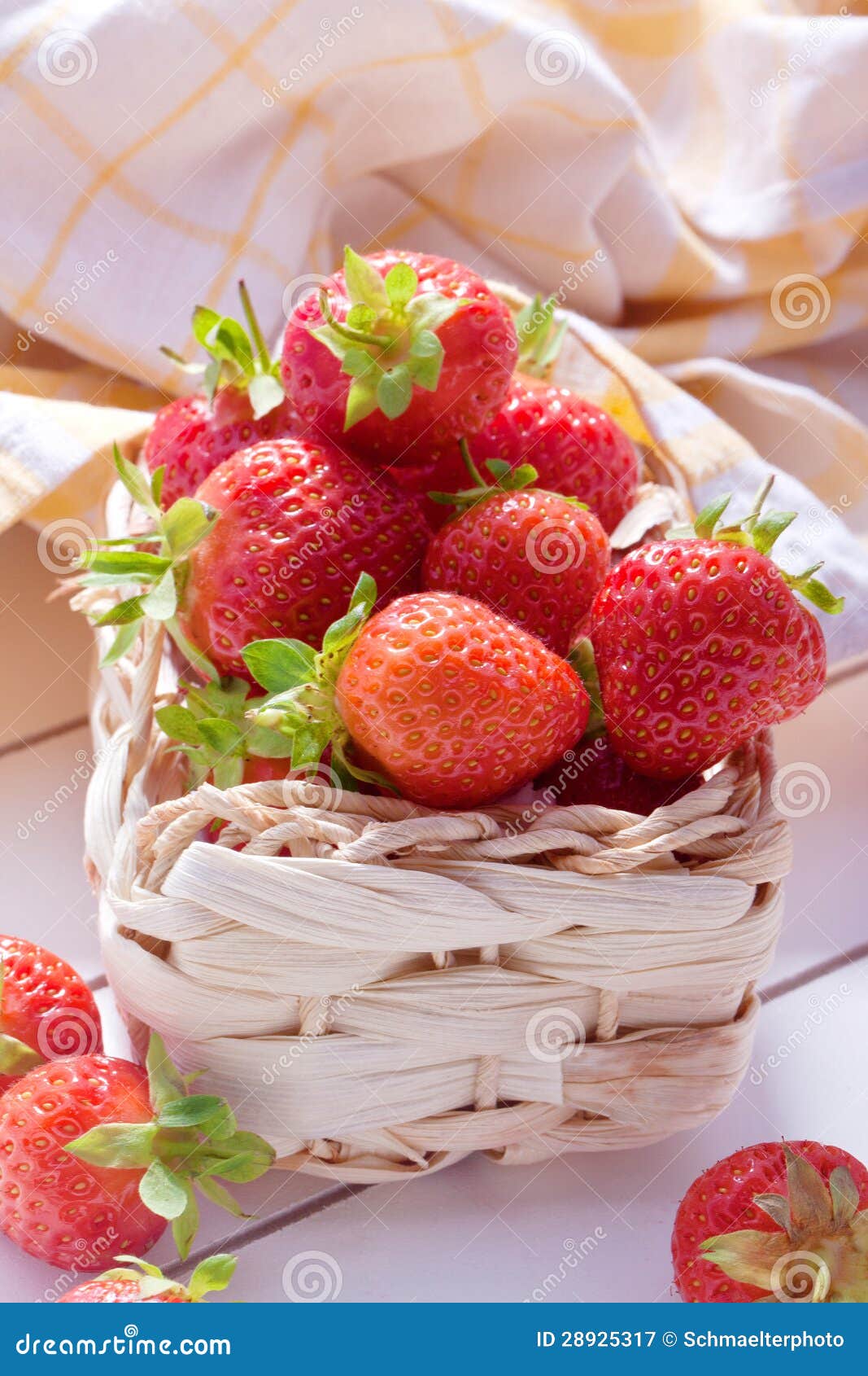 Straberry in a box stock image. Image of organic, dessert - 28925317