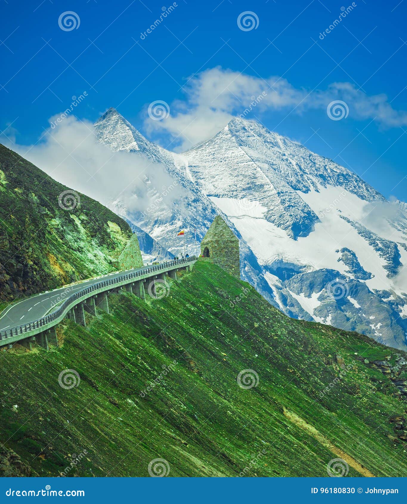 Strada Alpina Della Montagna Nel Passaggio Di Grossglockner Fotografia ...