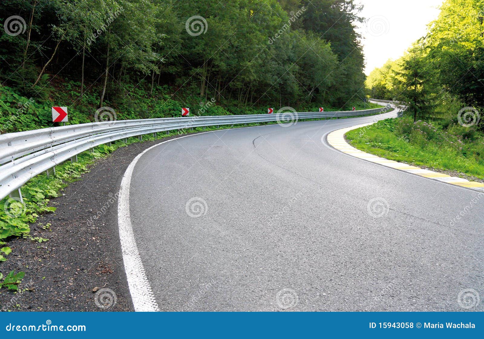 Strada curva fotografia stock. Immagine di riga, paese - 15943058