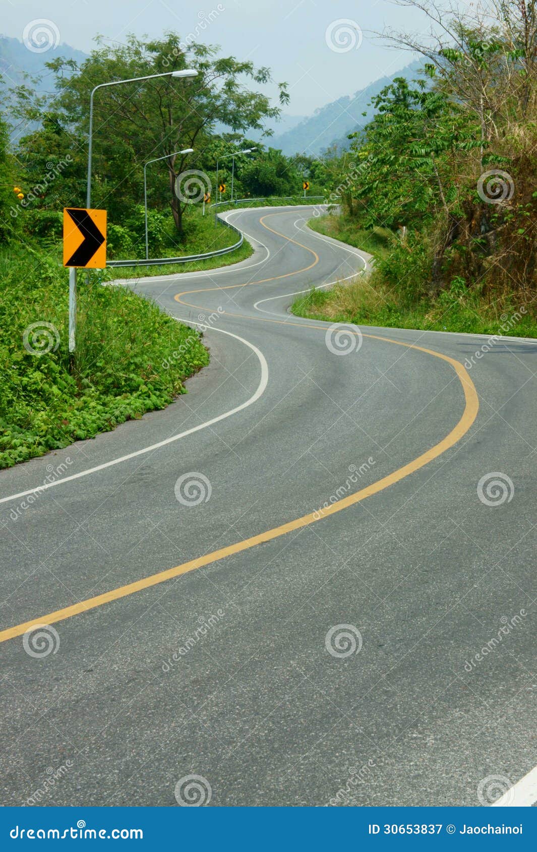 STRADA DELLA CURVA immagine stock. Immagine di giorno - 30653837