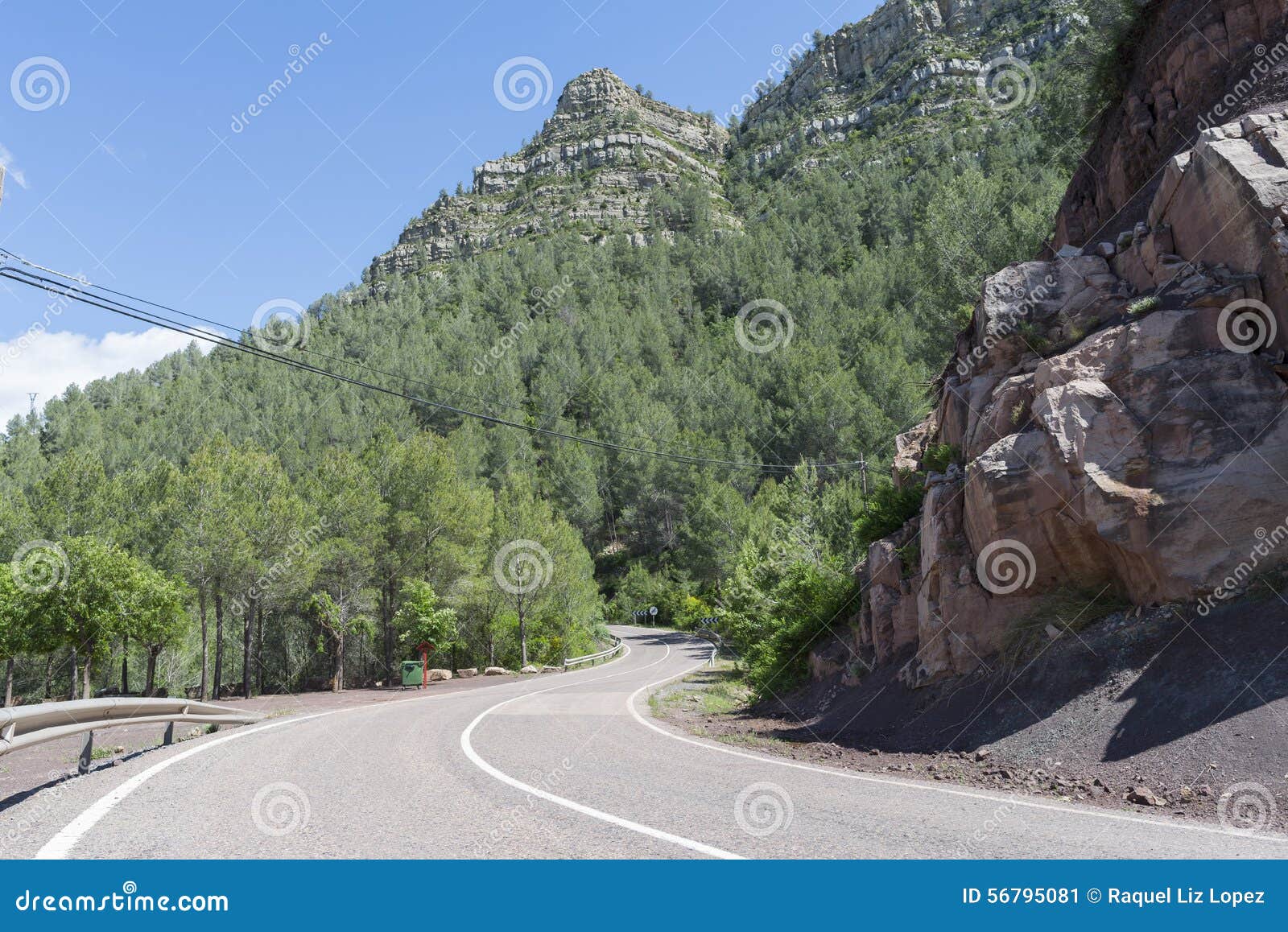 Strada della montagna immagine stock. Immagine di artistico - 56795081