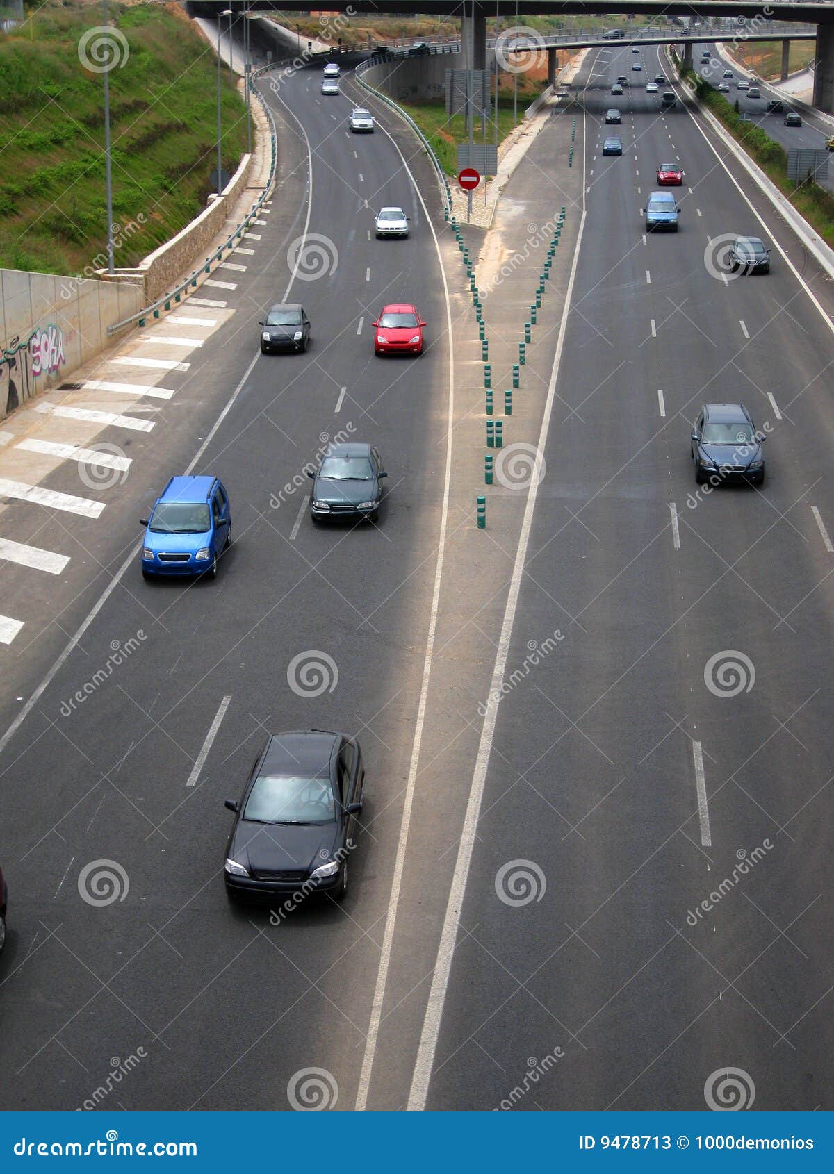 Strada Principale Con Le Automobili Immagine Stock - Immagine di ...