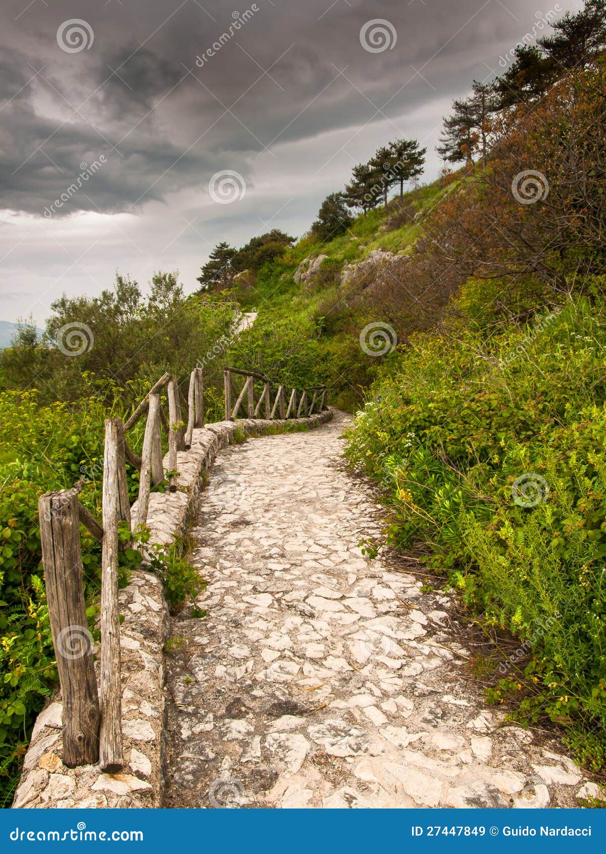 Strada romana antica immagine stock. Immagine di turismo - 27447849