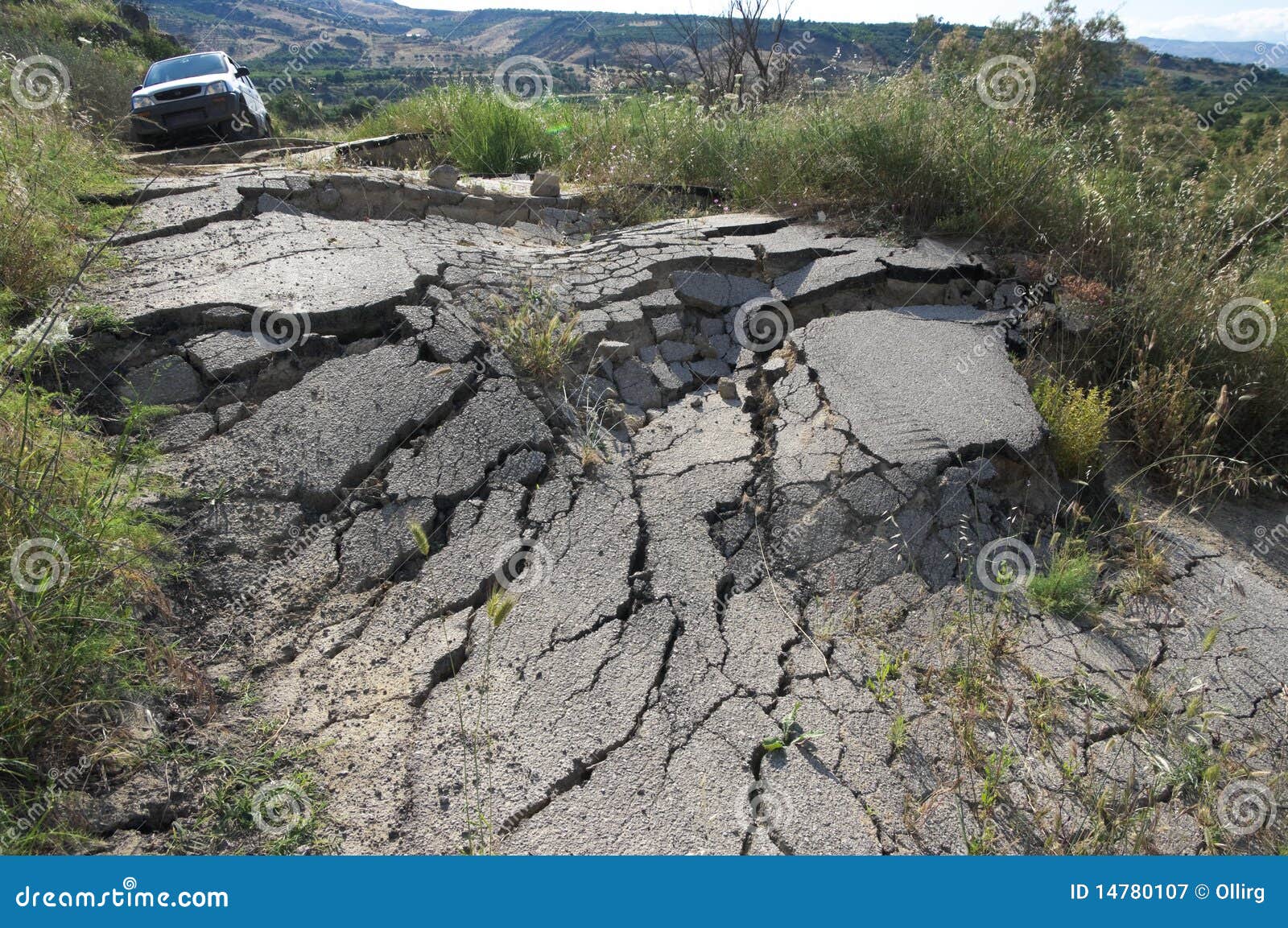 Strada rotta immagine stock. Immagine di pericolo, itinerario - 14780107