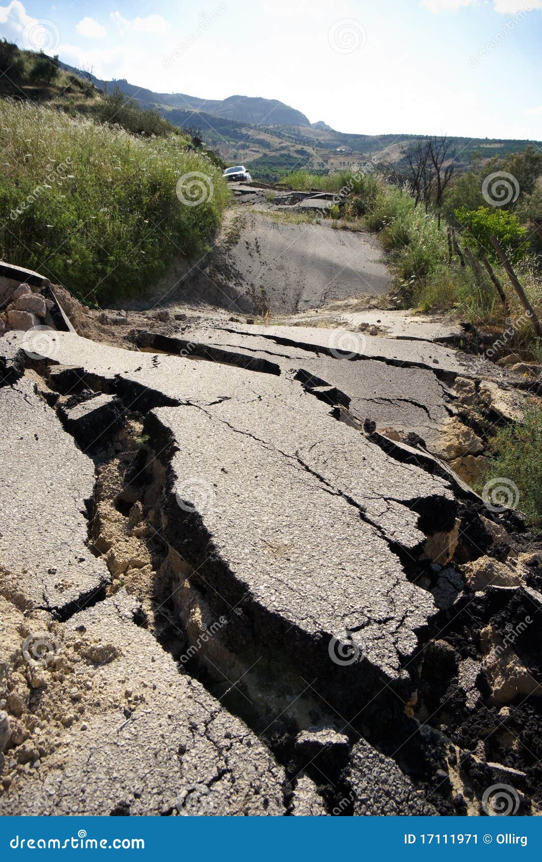 Strada rotta immagine stock. Immagine di strada, divisione - 17111971