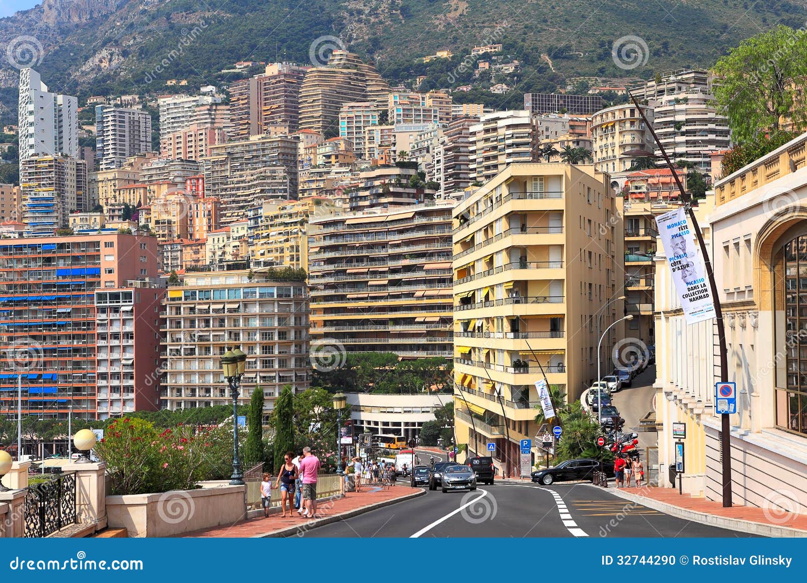 Strada Urbana Ed Edificio Residenziale a Monte Carlo, Monaco. Immagine ...