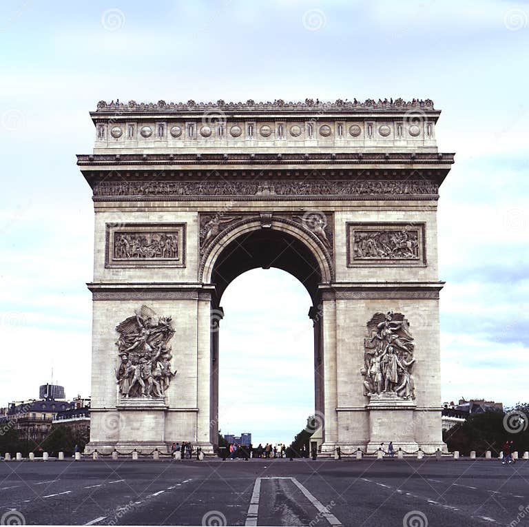 Straight on triomphe stock image. Image of statuary, monument - 1143499