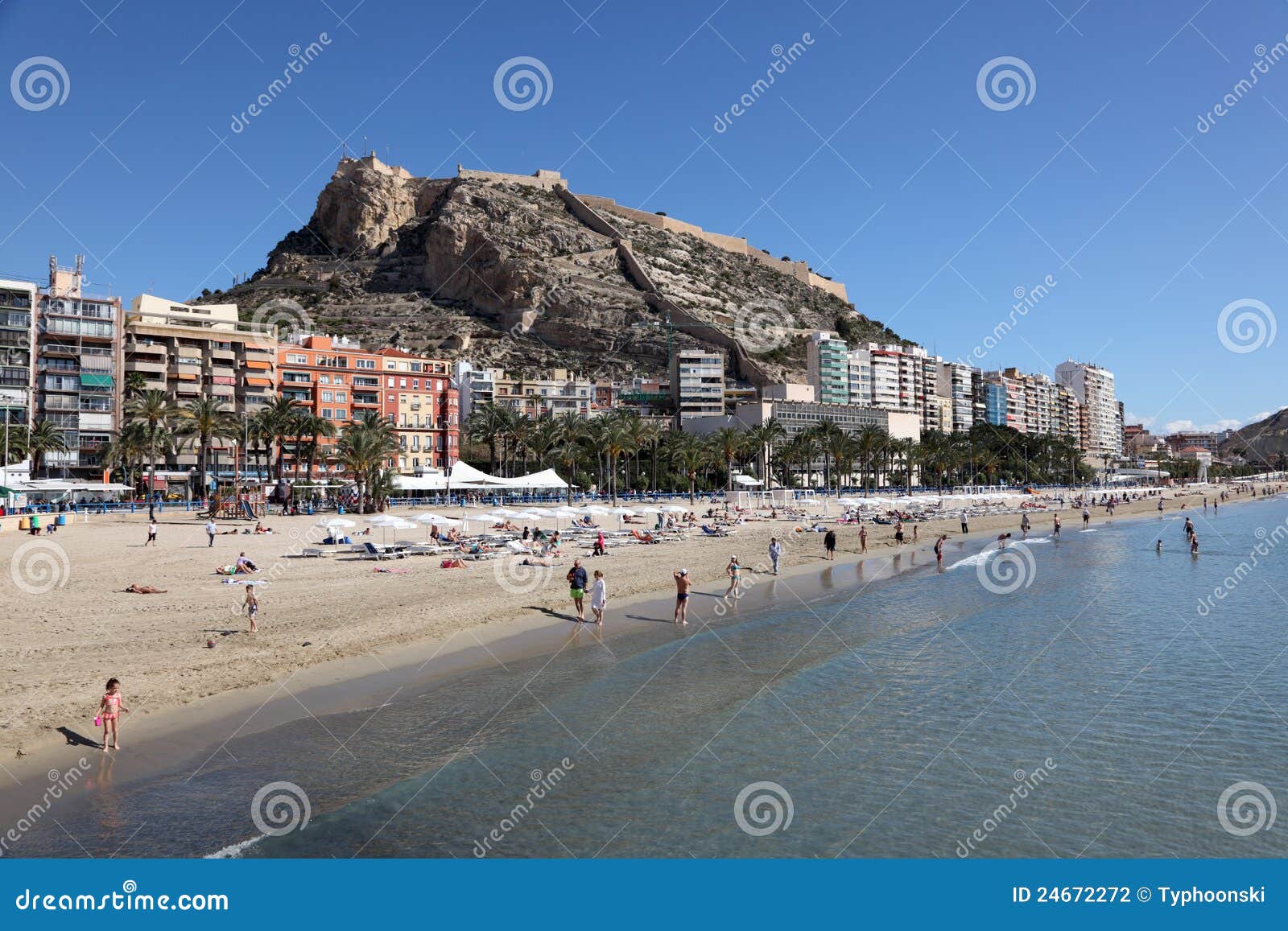 Strand in Alicante, Katalonien Spanien Redaktionelles Stockfotografie ...