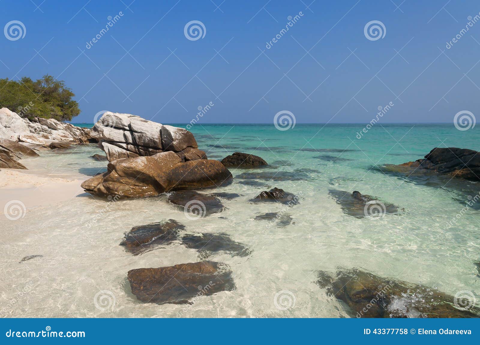 Strand Auf Der Koh Rin-Insel Stockfoto - Bild von stein, tropisch: 43377758