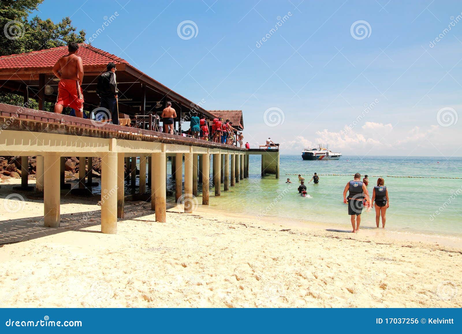 Strand Bij Het Eiland Van Het Koraal Langkawi Redactionele Foto - Image ...